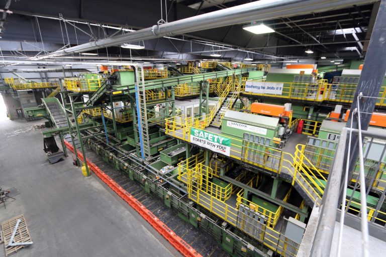 Inside New York City’s newest recycling center - Ars Technica