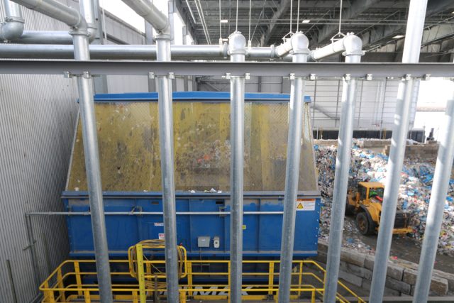 Inside New York City’s newest recycling center - Ars Technica