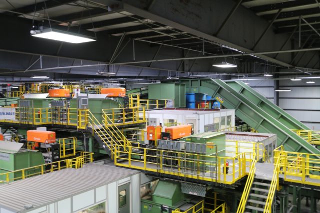 Inside New York City’s newest recycling center - Ars Technica