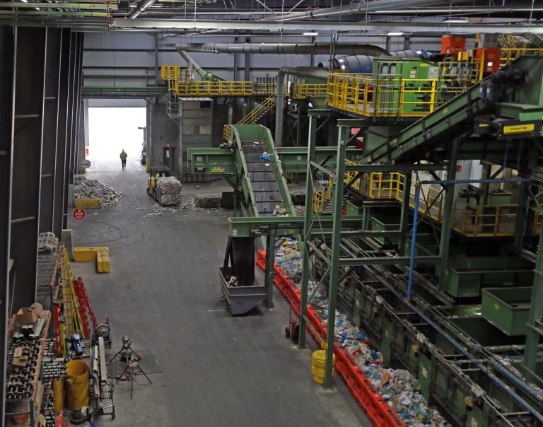 Inside New York City’s newest recycling center - Ars Technica