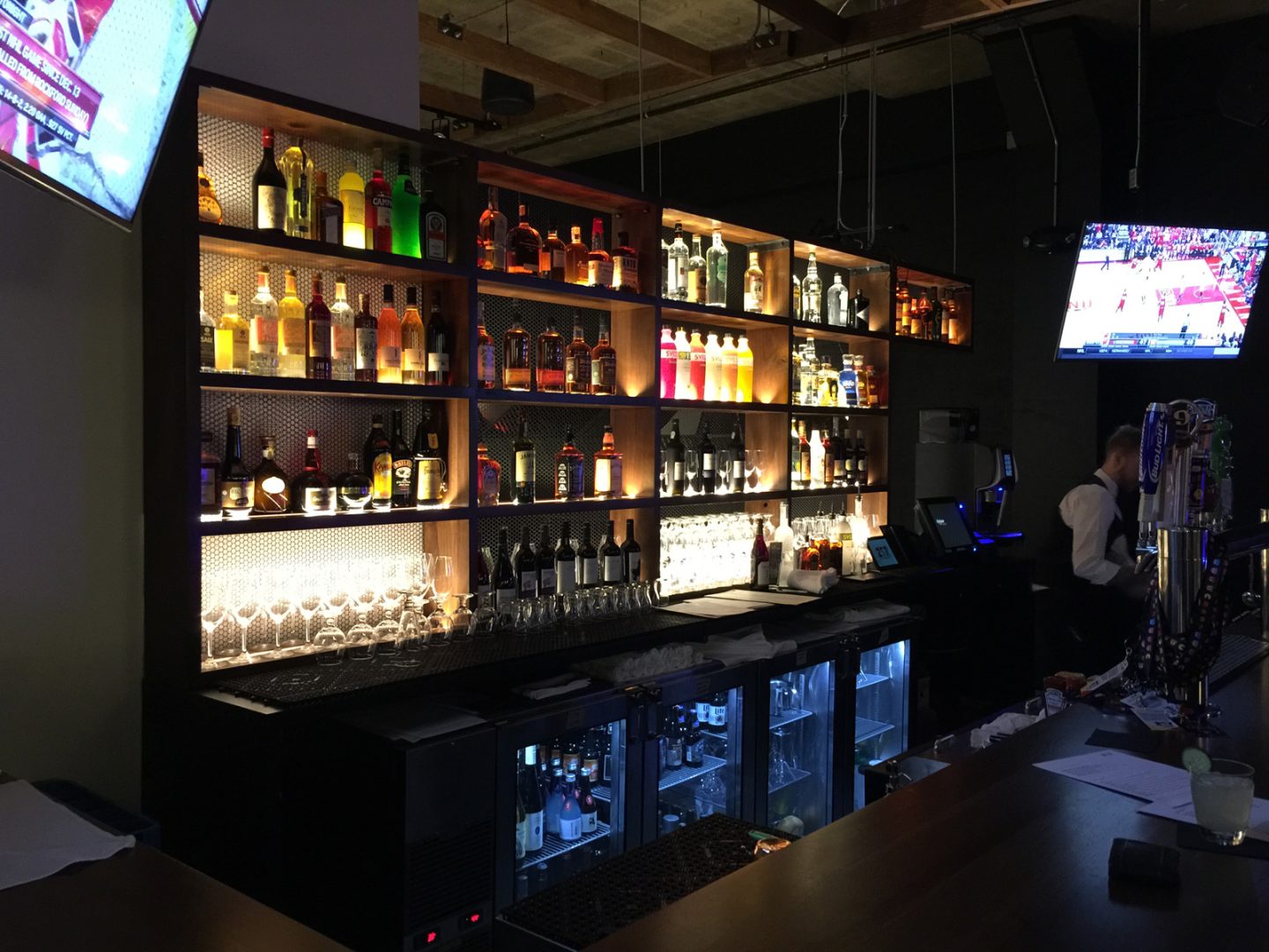 Leveling up the barcade: A visit to Chicago’s Pac-Man themed Level 257 ...