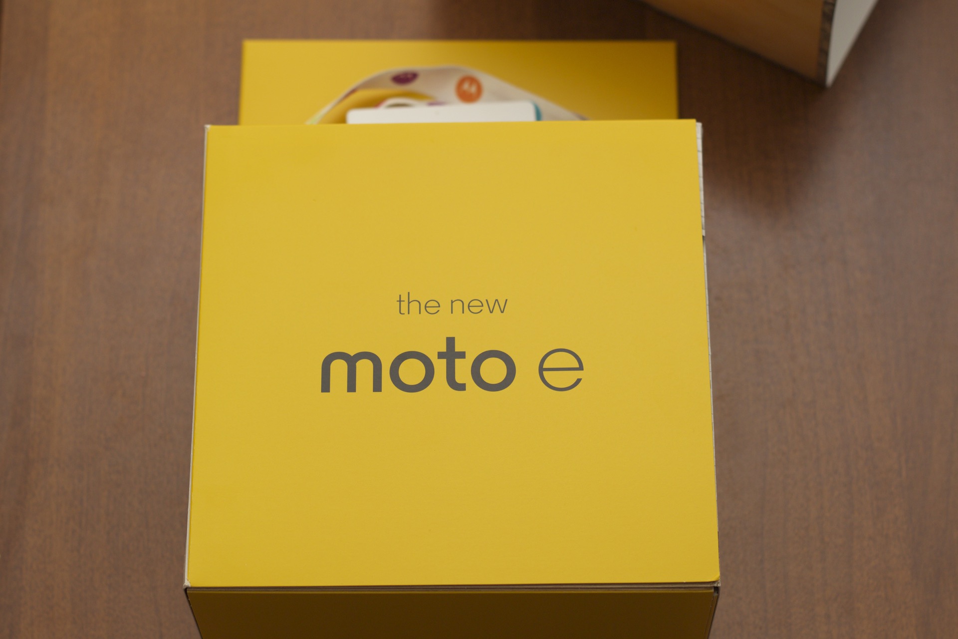 Hands-on: Motorola sent us the new $150 Moto E inside a mystery box ...