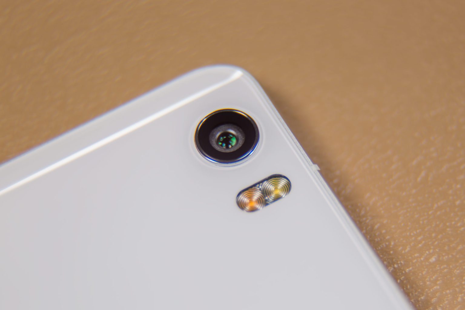 Xiaomi’s Mi Note phablet outclasses the competition for half the price ...