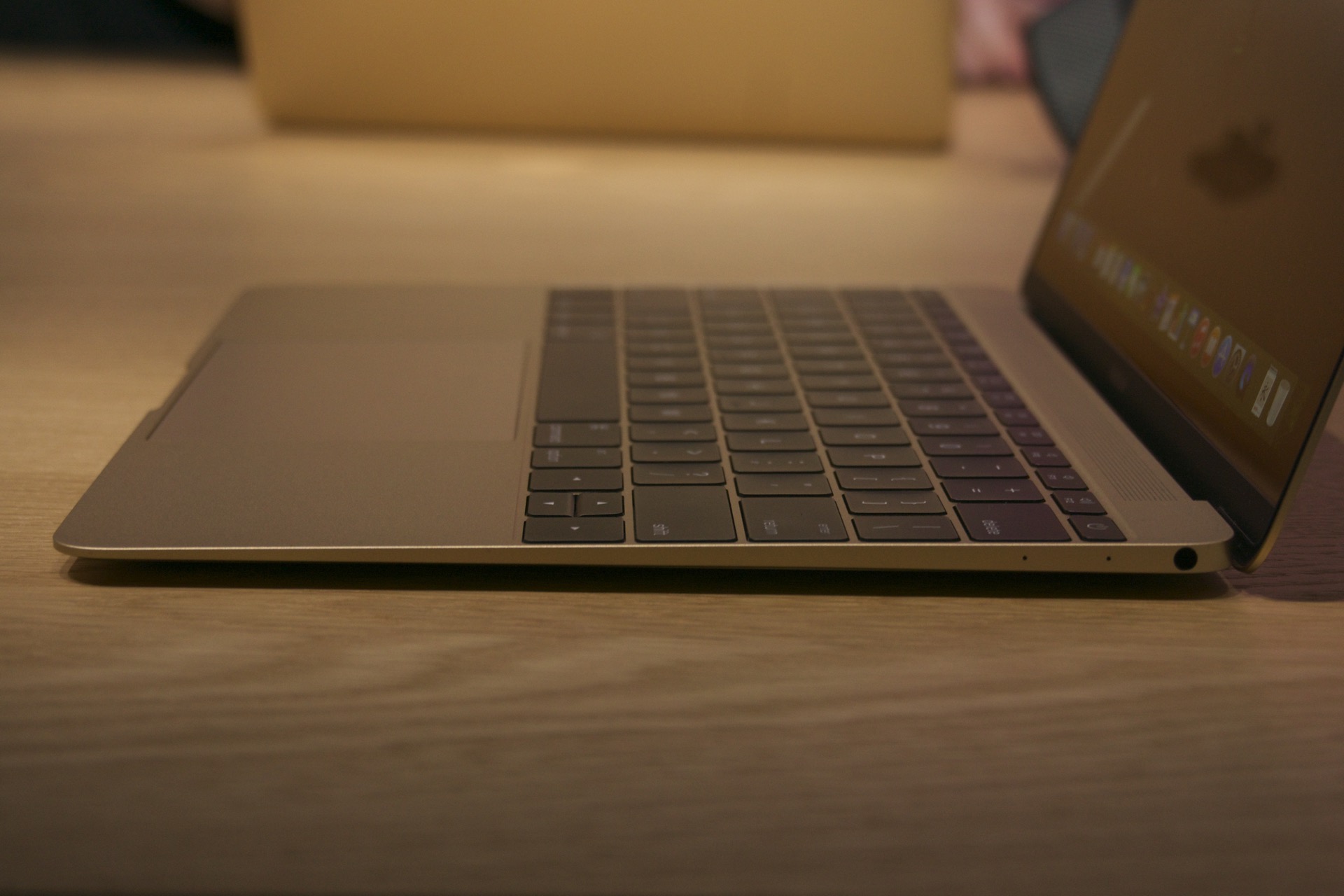 Hands-on with the Retina MacBook: One-port wonder - Ars Technica