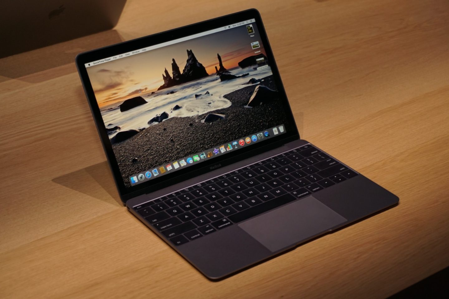 Hands-on with the Retina MacBook: One-port wonder - Ars Technica