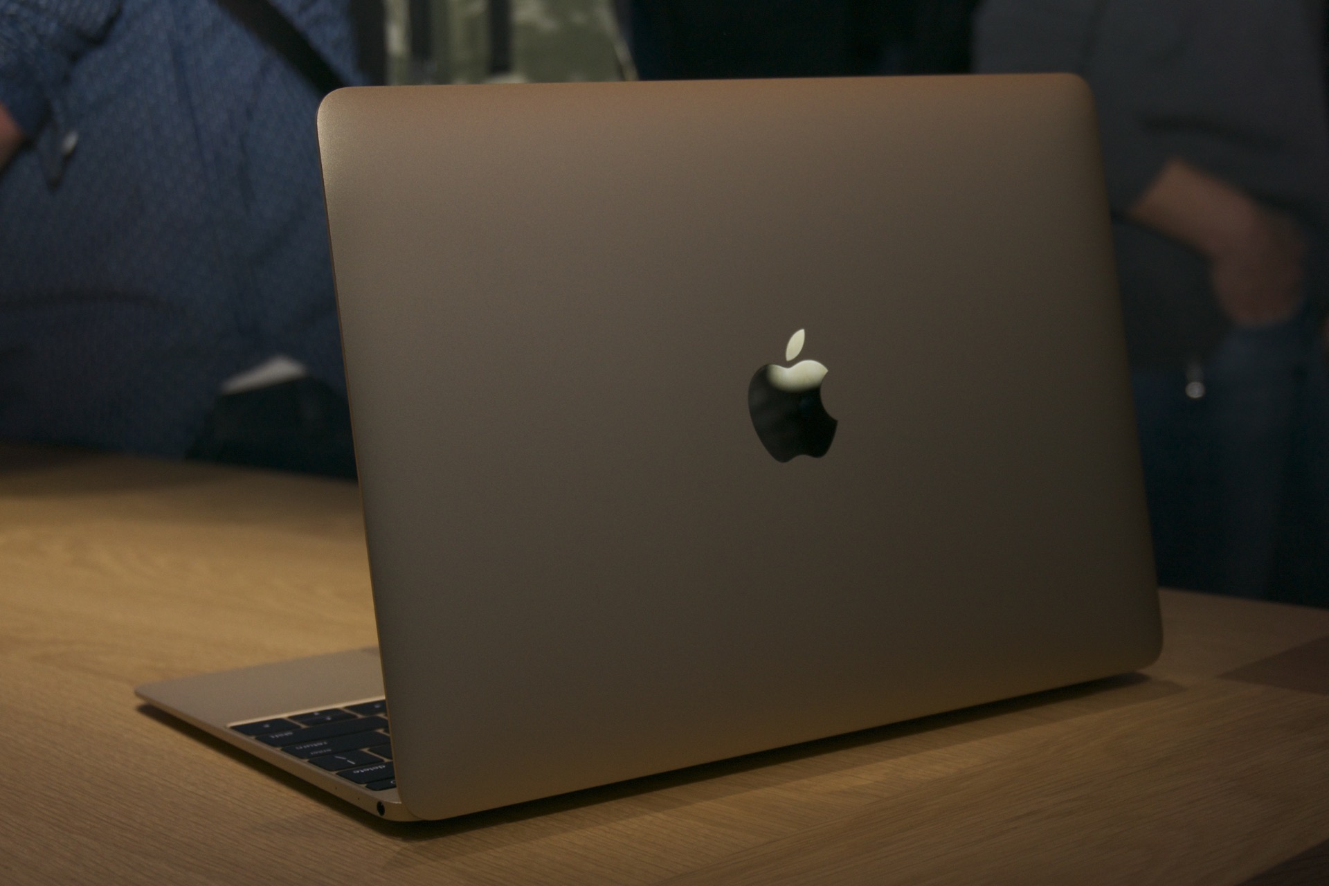 Hands-on with the Retina MacBook: One-port wonder - Ars Technica
