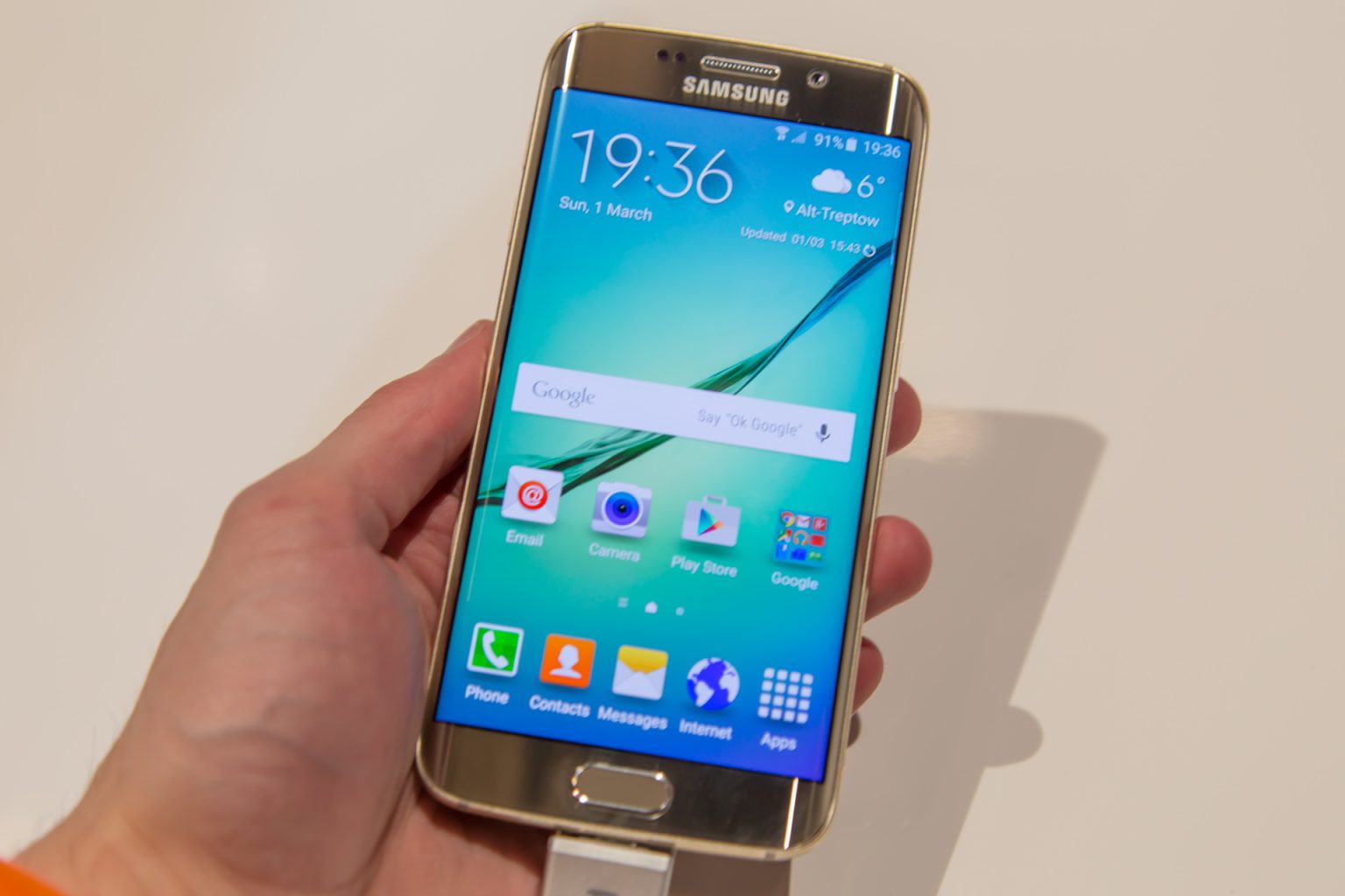 Galaxy S6 and S6 Edge hands-on: Samsung finally builds a premium ...