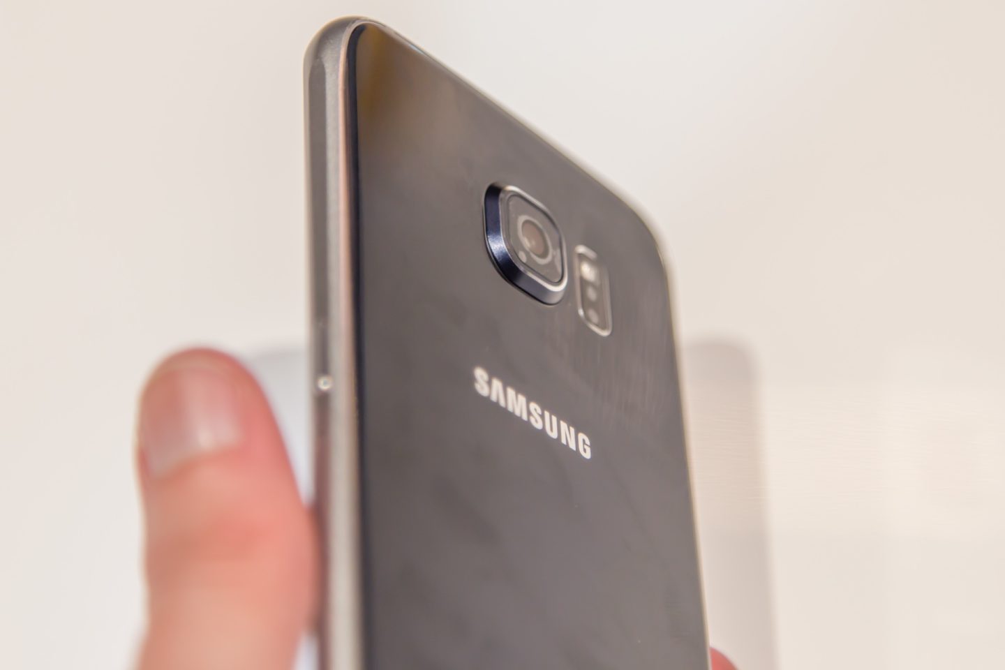 Galaxy S6 and S6 Edge hands-on: Samsung finally builds a premium ...