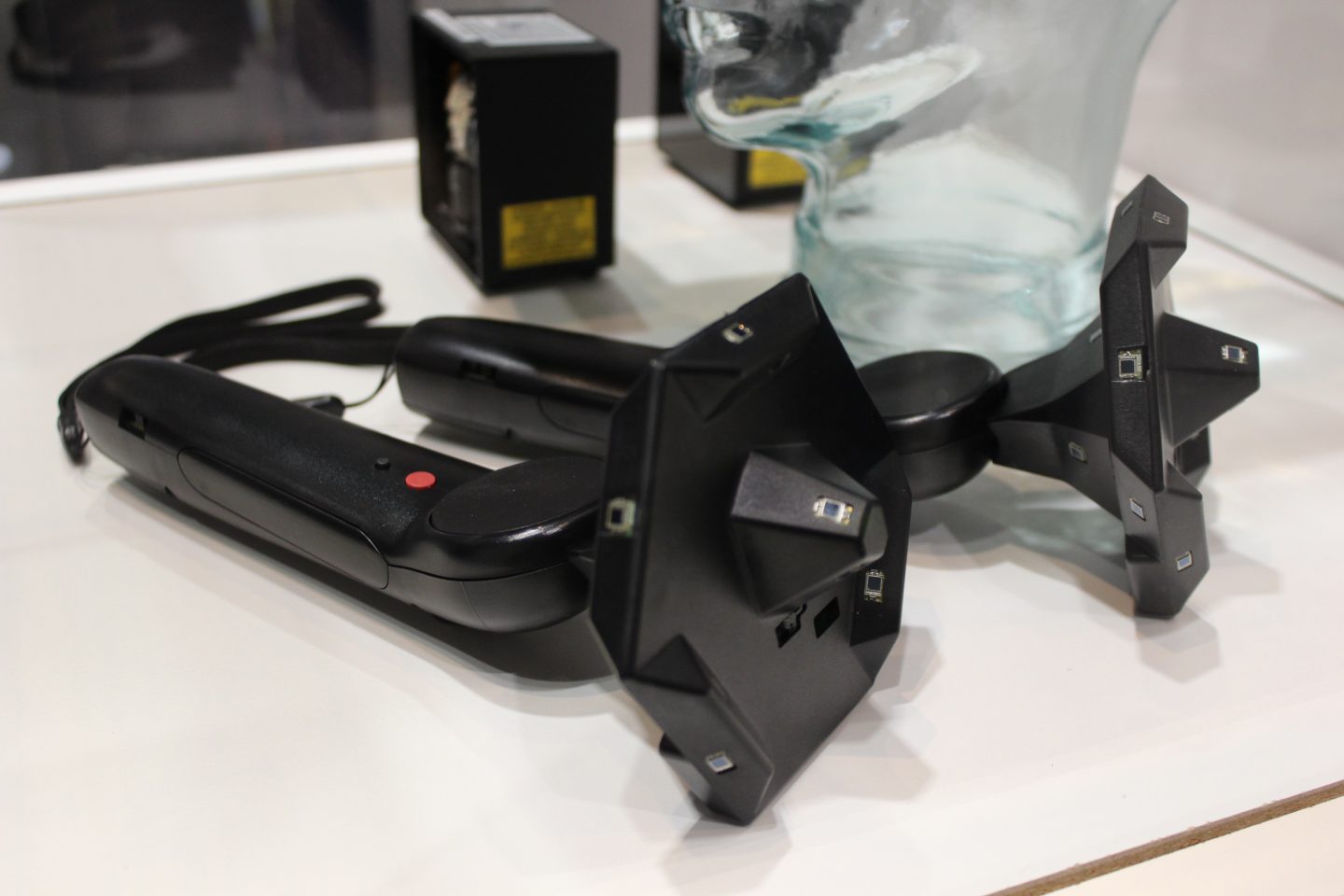 Hands-on: Valve/HTC Vive opens up the virtual reality experience - Ars ...