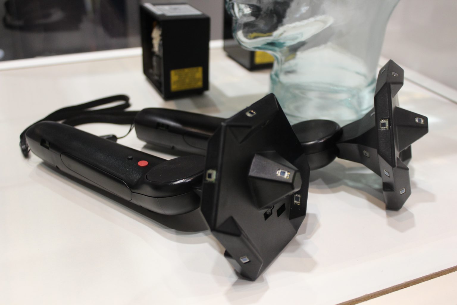 Hands-on: Valve/HTC Vive opens up the virtual reality experience - Ars ...