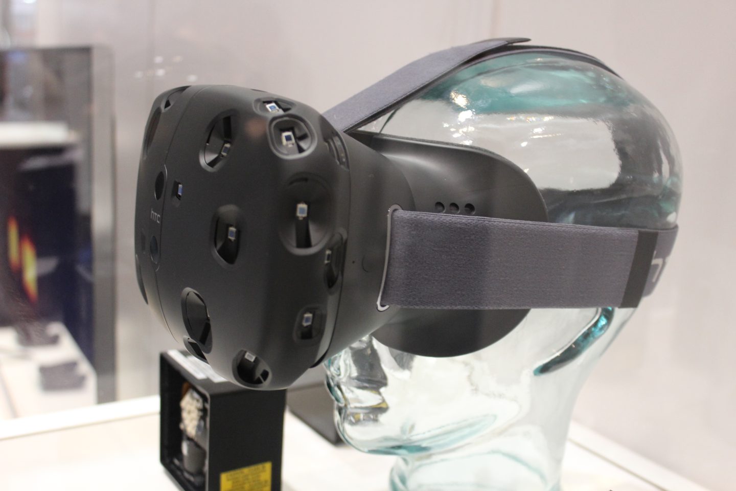 Hands-on: Valve/HTC Vive opens up the virtual reality experience - Ars ...
