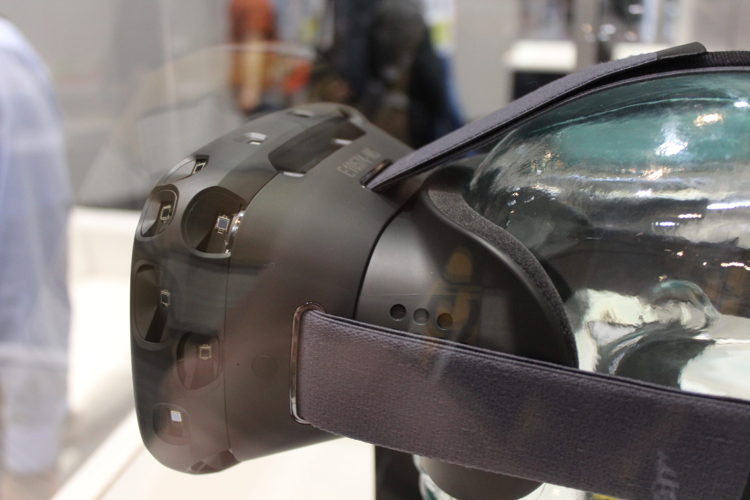 Hands-on: Valve/HTC Vive opens up the virtual reality experience - Ars ...