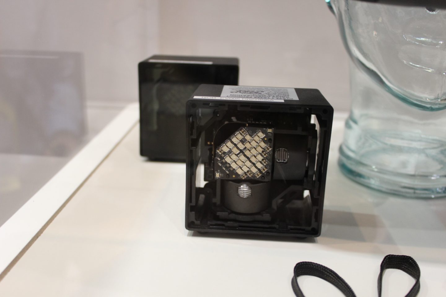 Hands-on: Valve/HTC Vive opens up the virtual reality experience - Ars ...