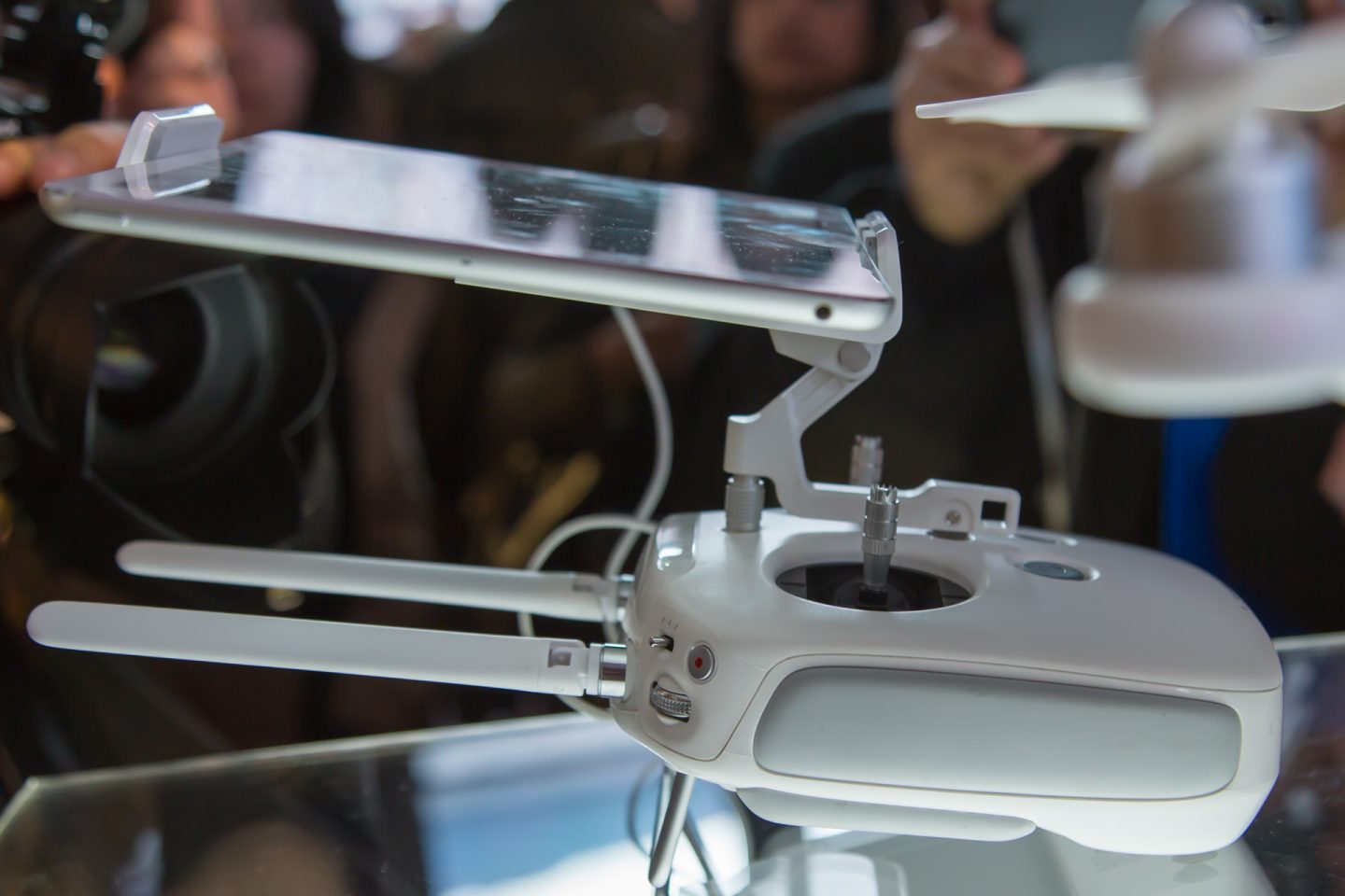 DJI introduces the Phantom 3, a 4K camera quadcopter for $1,249 - Ars ...
