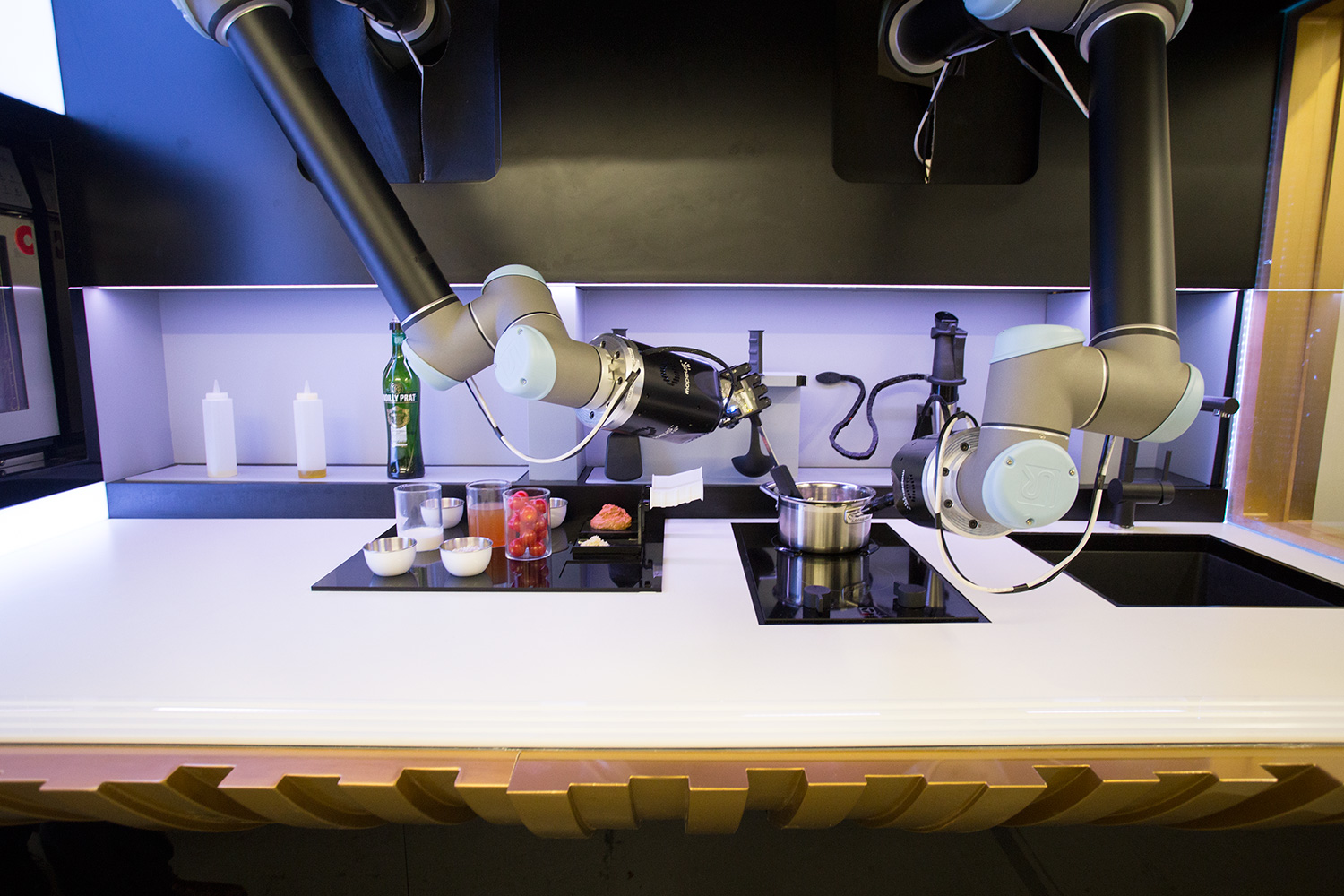 The world’s first robotic kitchen prepares crab bisque for Ars Technica ...