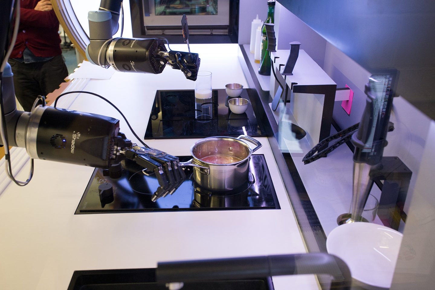 The world’s first robotic kitchen prepares crab bisque for Ars Technica ...