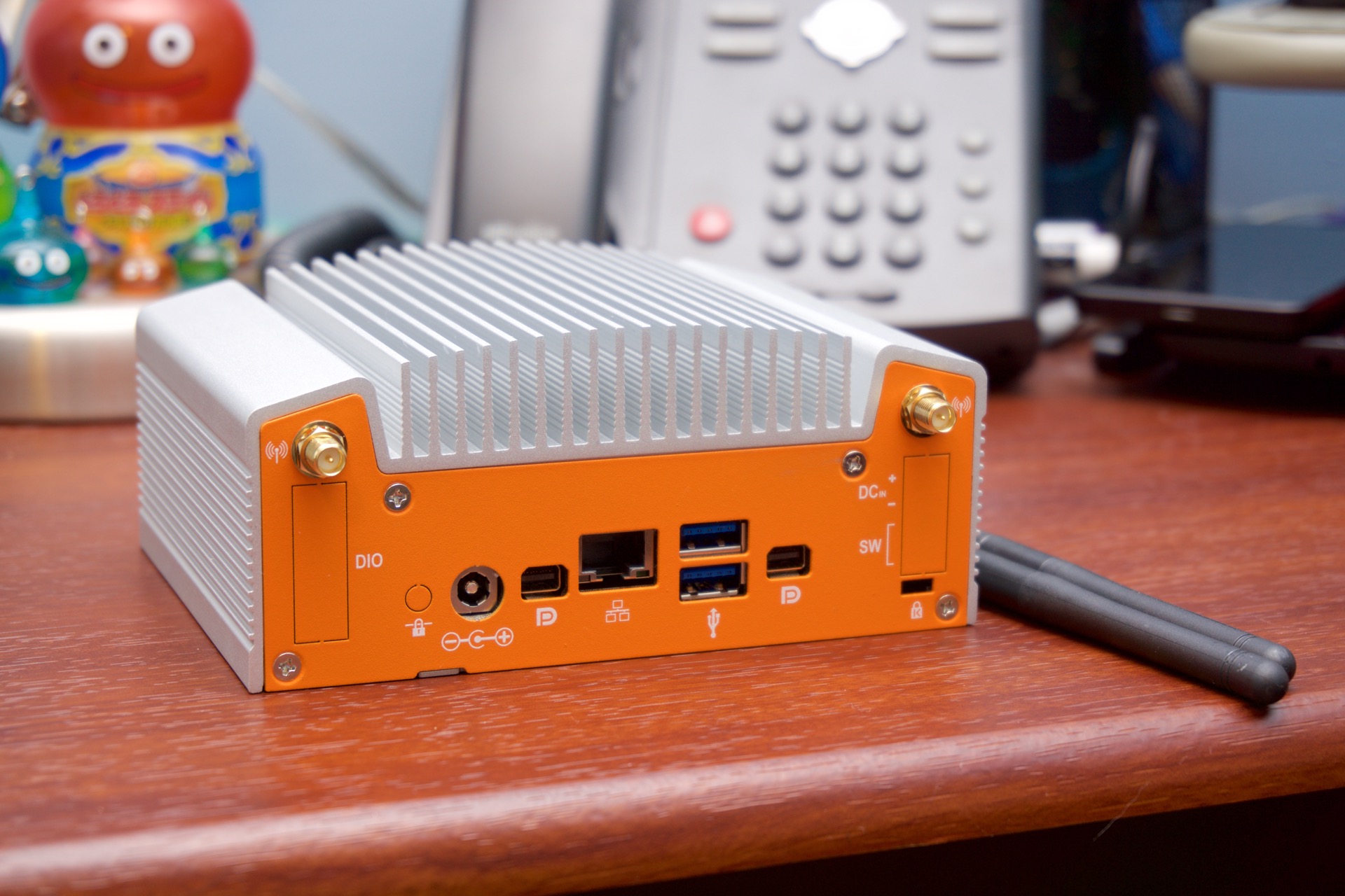 A quick look at Logic Supply’s fanless industrial mini desktop - Ars ...