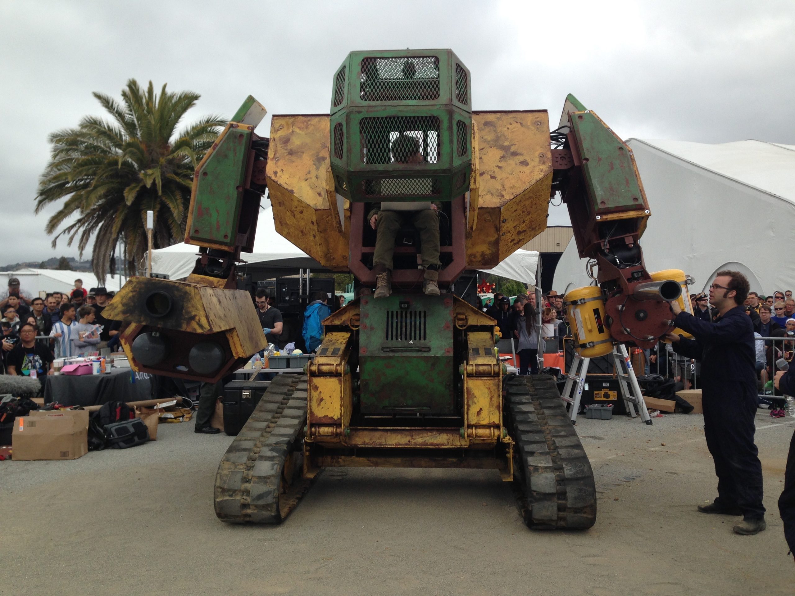 Titanfall IRL: We saw some crazy-looking giant robots at Maker Faire ...