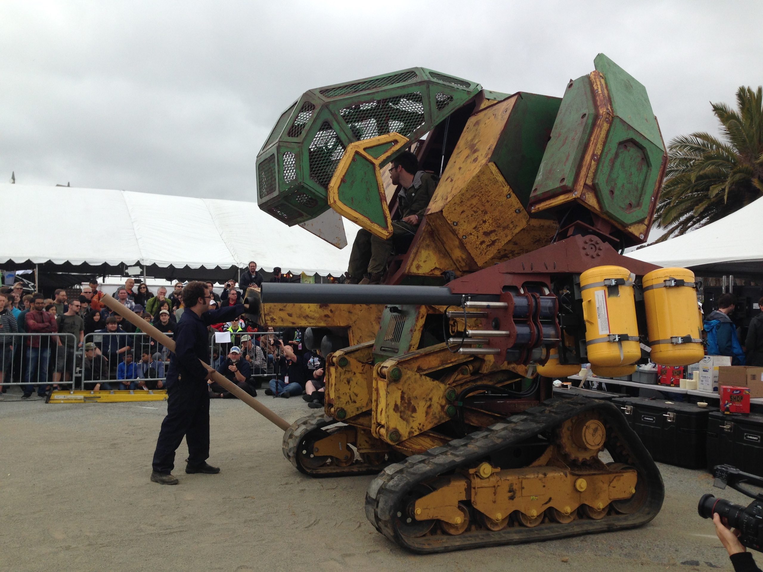 Titanfall IRL: We saw some crazy-looking giant robots at Maker Faire ...