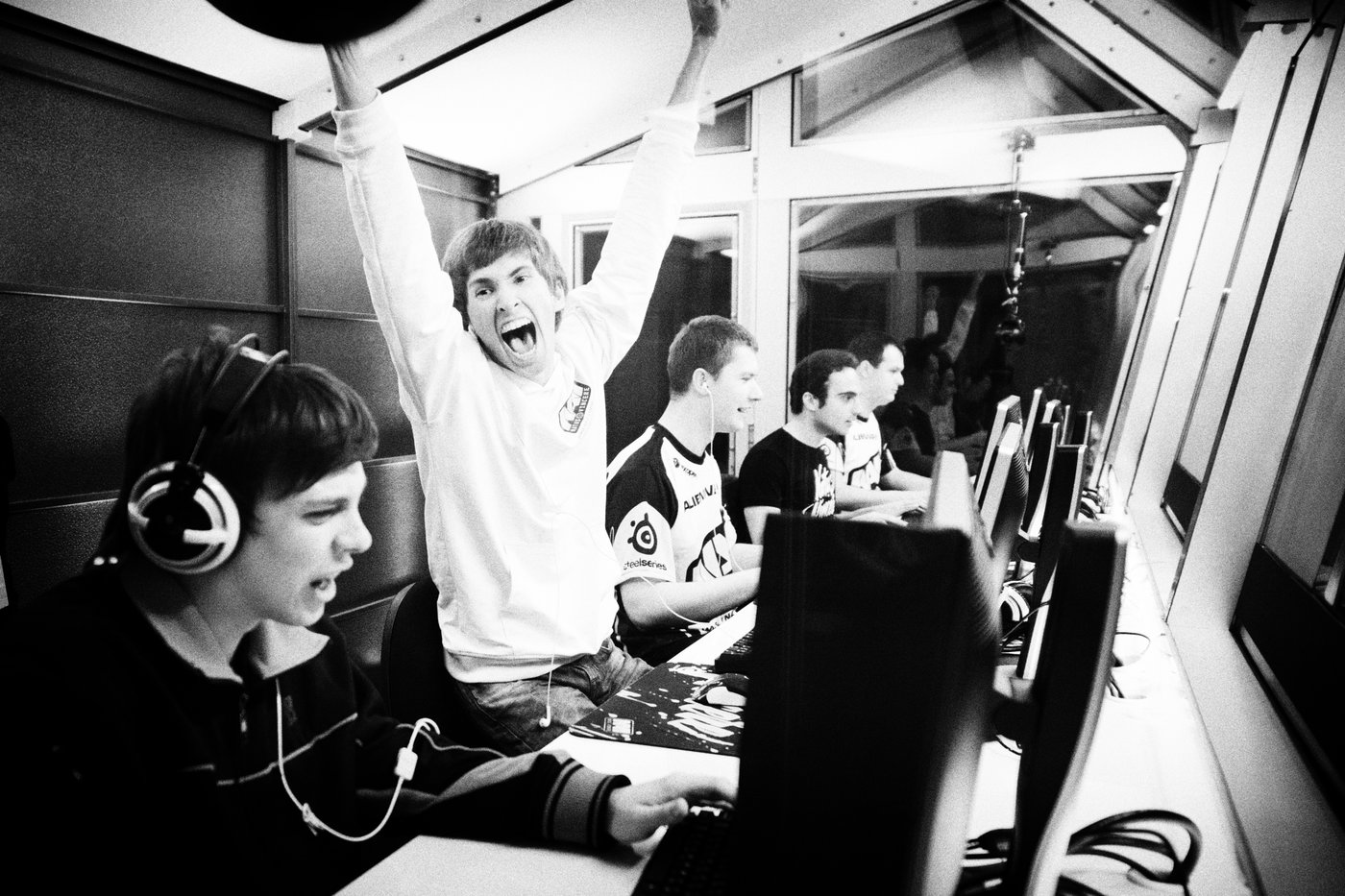 Multiplayer video games may improve cooperation, mitigate aggression ...