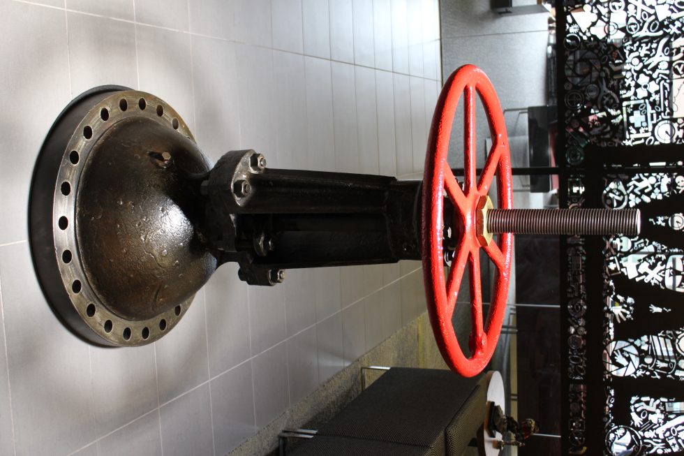 SteamVR: The room-scale VR world that feels like an “IMAX in your house ...