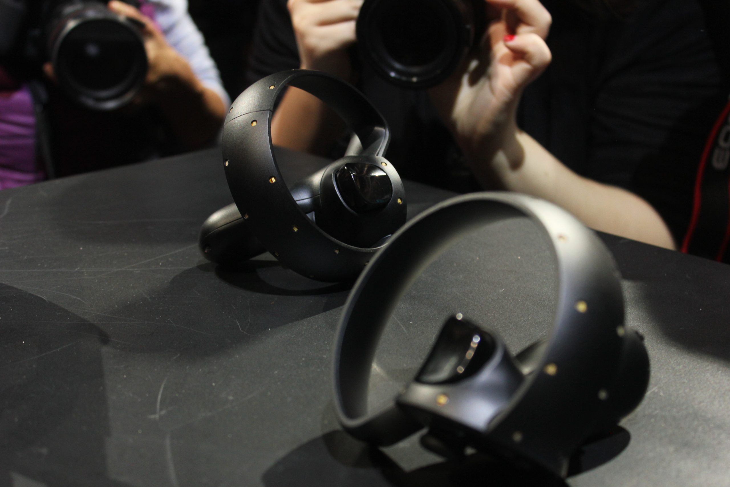Oculus announces “Touch” controller for VR headset - Ars Technica