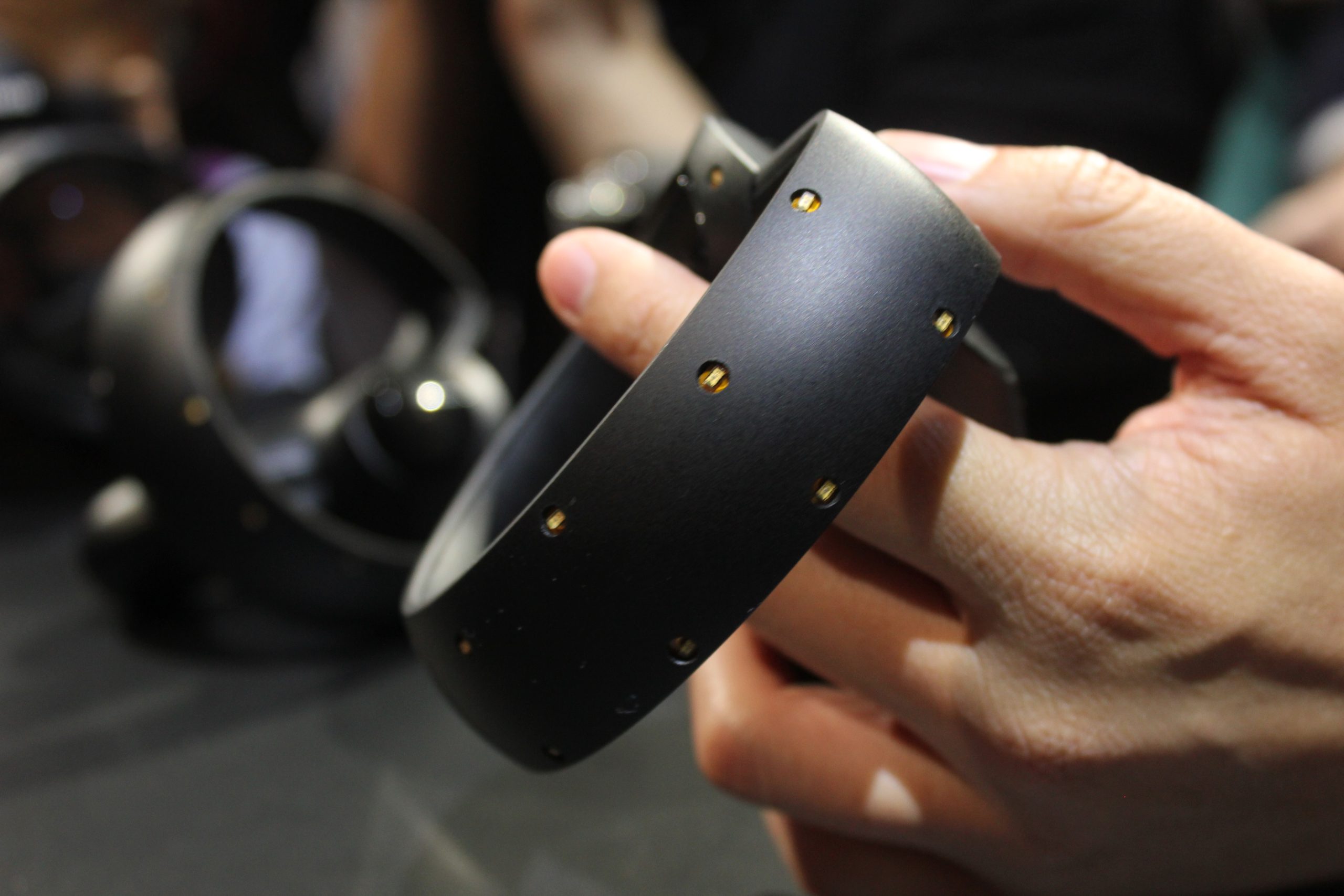 Oculus announces “Touch” controller for VR headset - Ars Technica