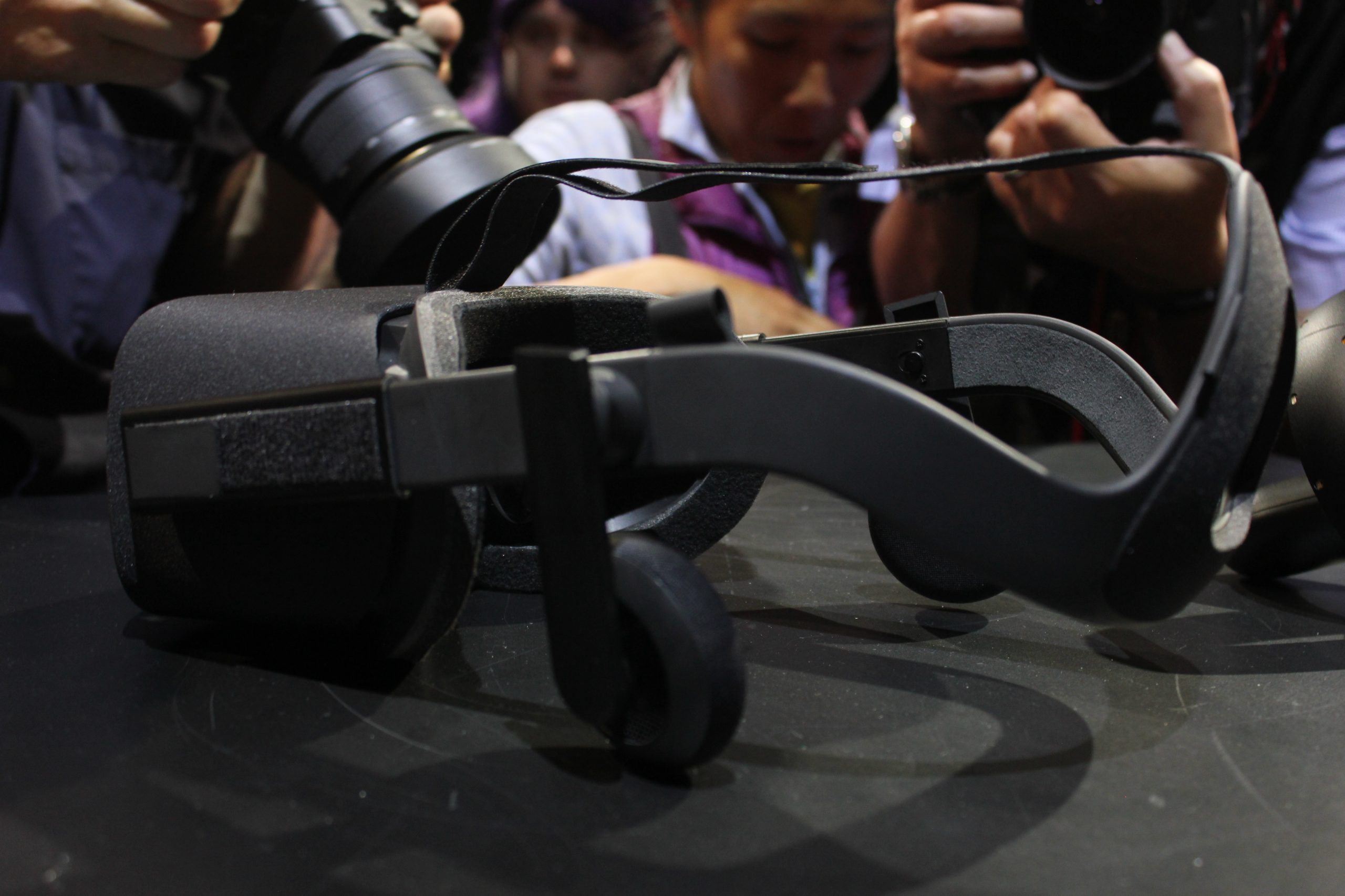 Oculus announces “Touch” controller for VR headset - Ars Technica