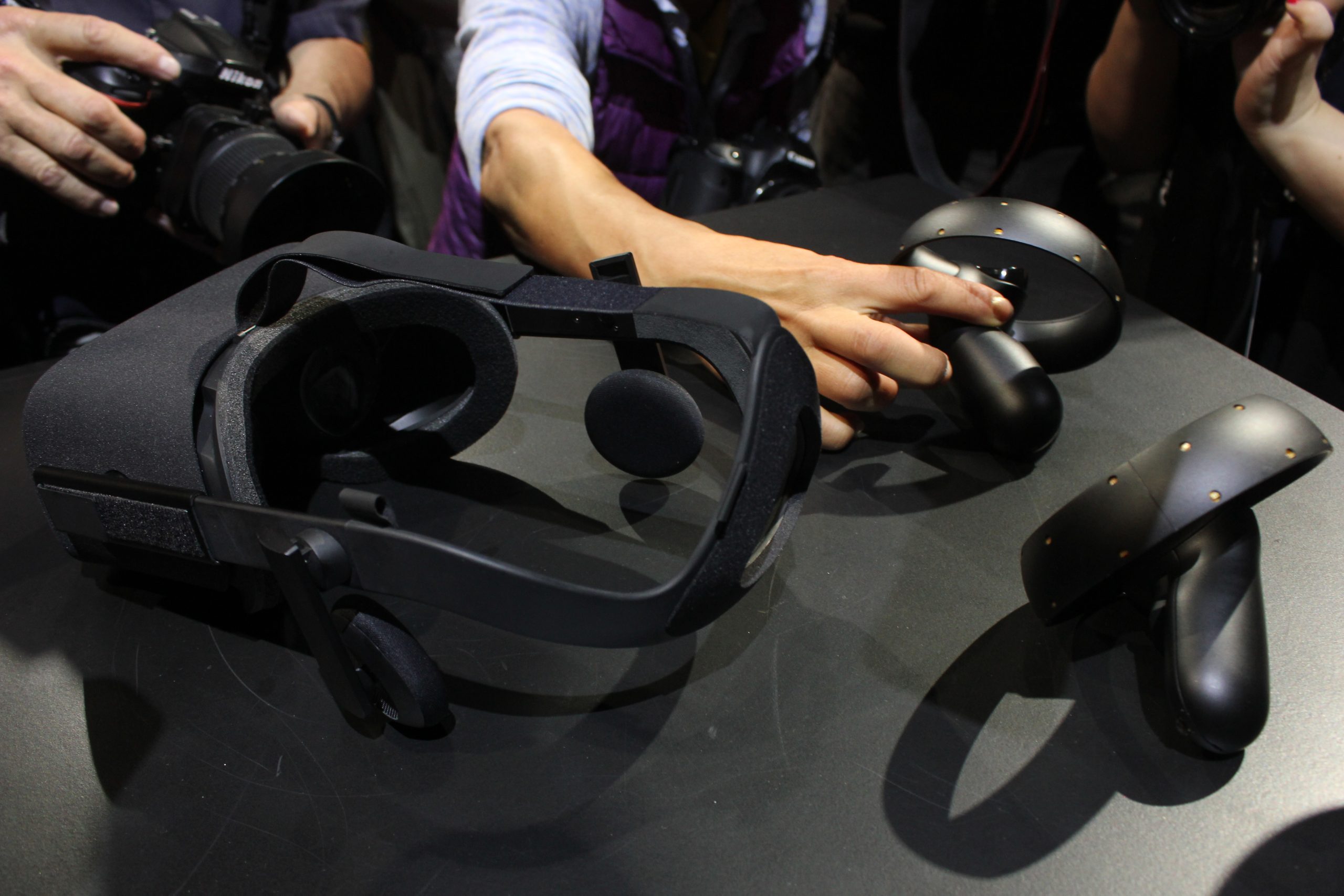 Oculus announces “Touch” controller for VR headset - Ars Technica