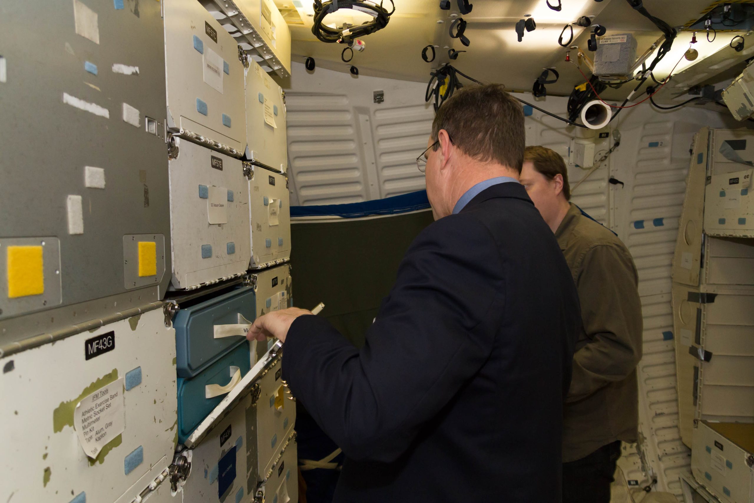 A detailed photo tour of NASA’s space shuttle cockpit trainer - Ars ...