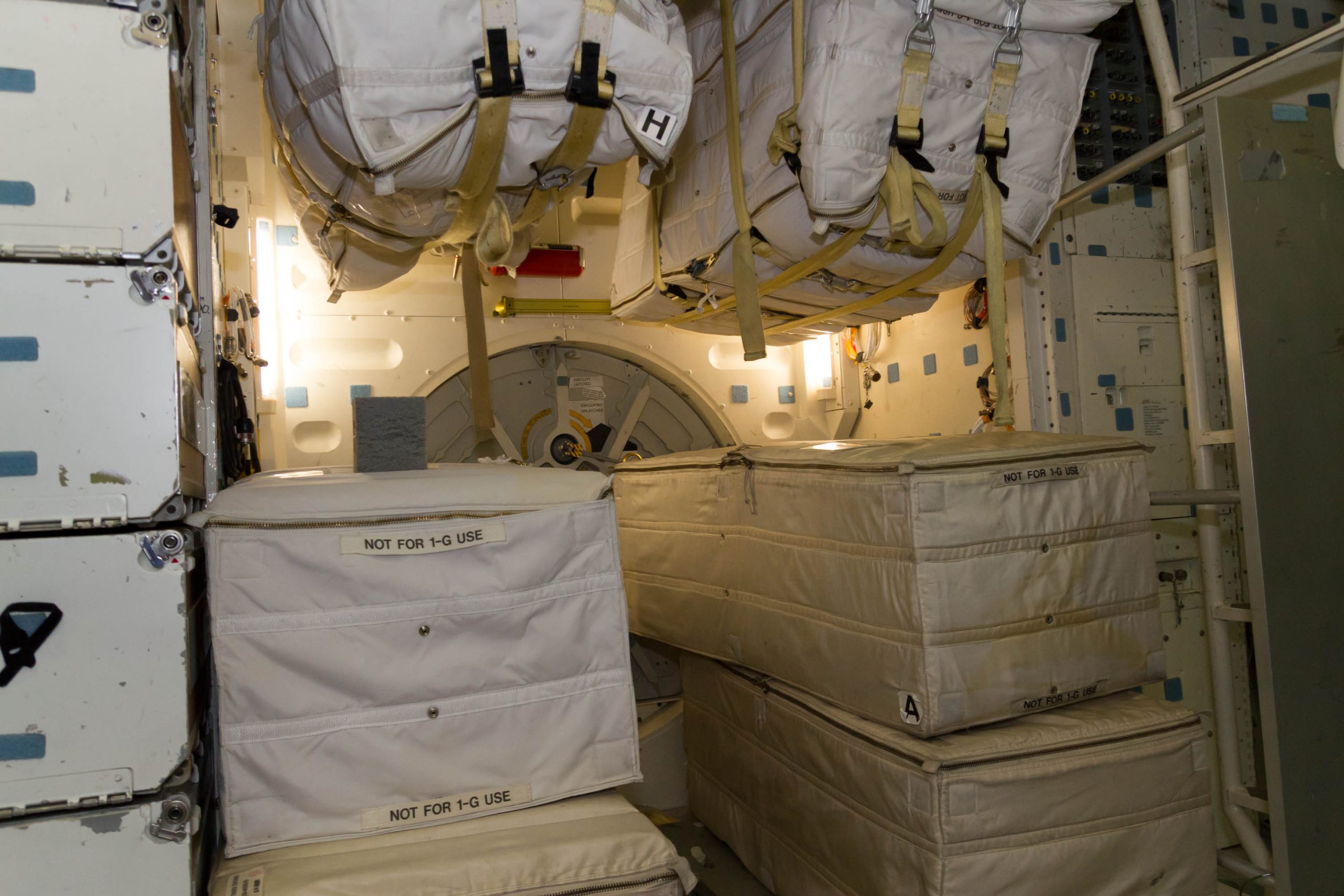 A detailed photo tour of NASA’s space shuttle cockpit trainer - Ars ...