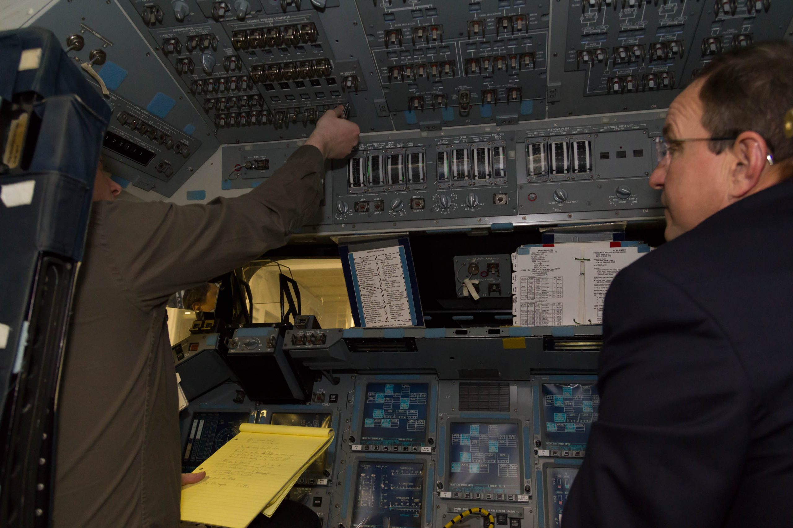 A detailed photo tour of NASA’s space shuttle cockpit trainer - Ars ...