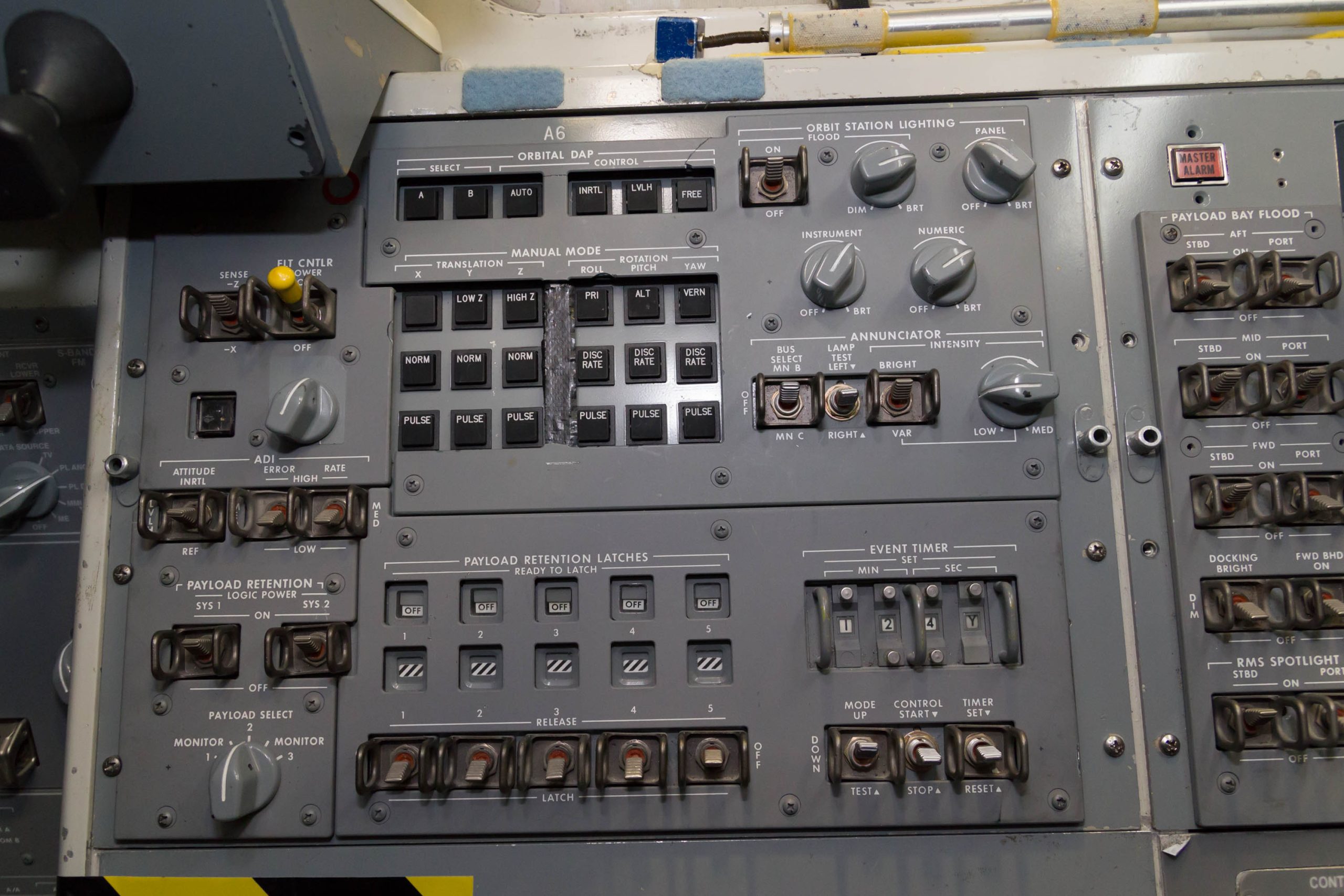 A detailed photo tour of NASA’s space shuttle cockpit trainer - Ars ...