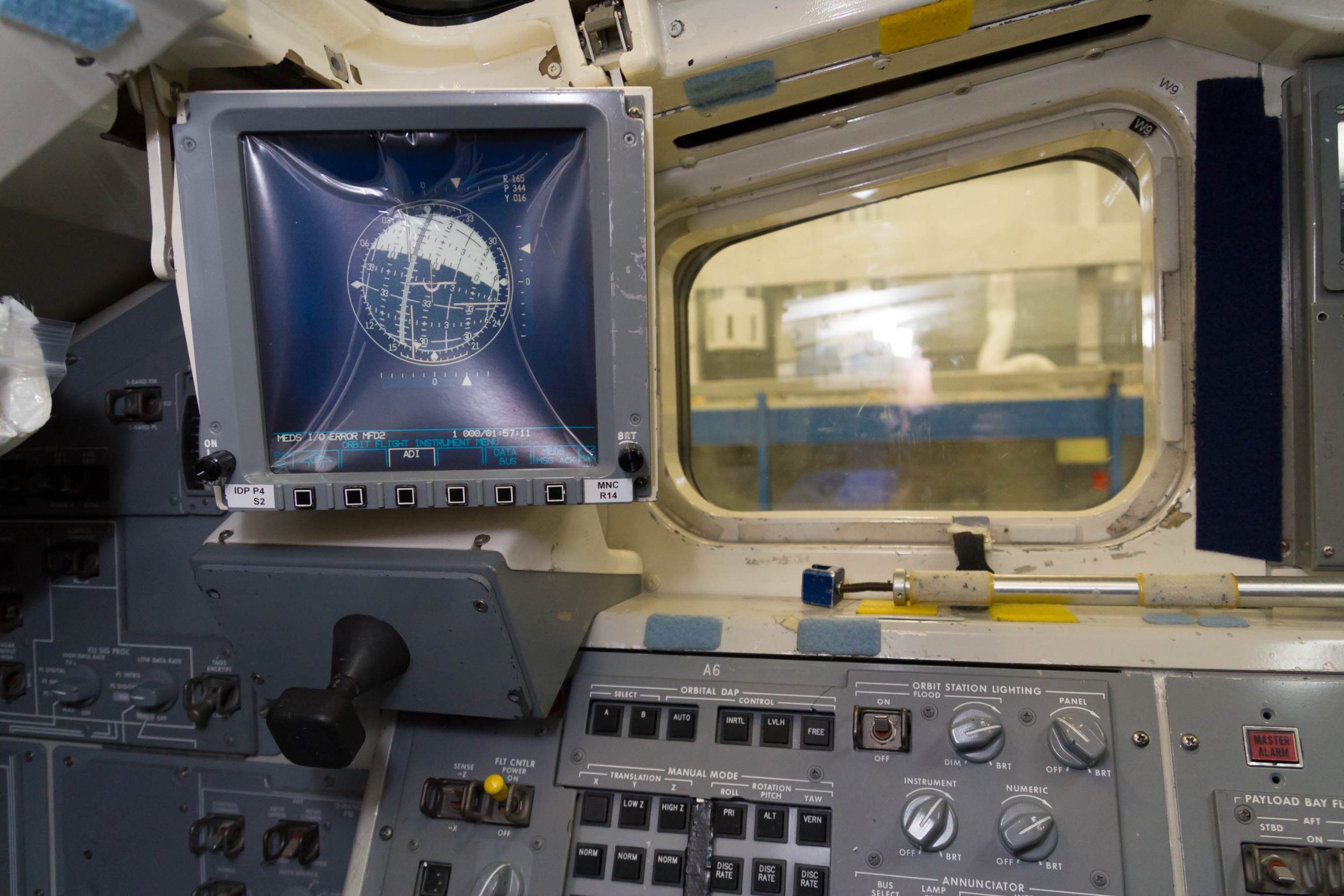 A detailed photo tour of NASA’s space shuttle cockpit trainer - Ars ...