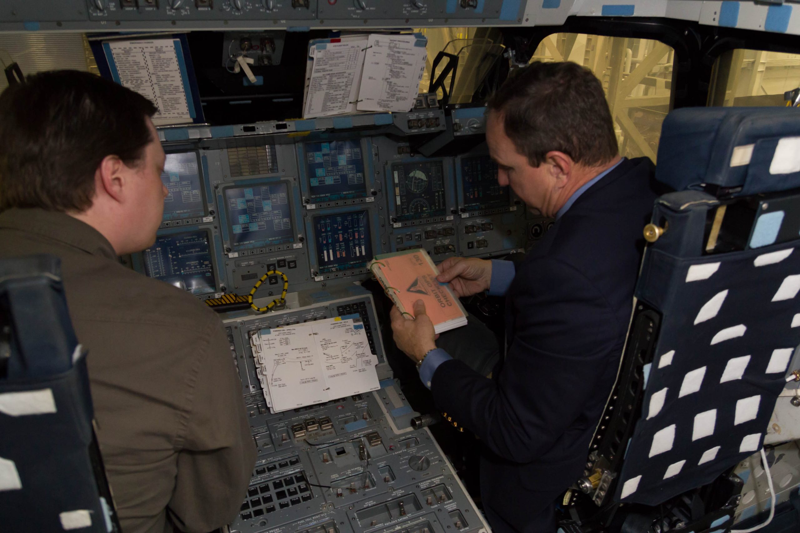 A detailed photo tour of NASA’s space shuttle cockpit trainer - Ars ...