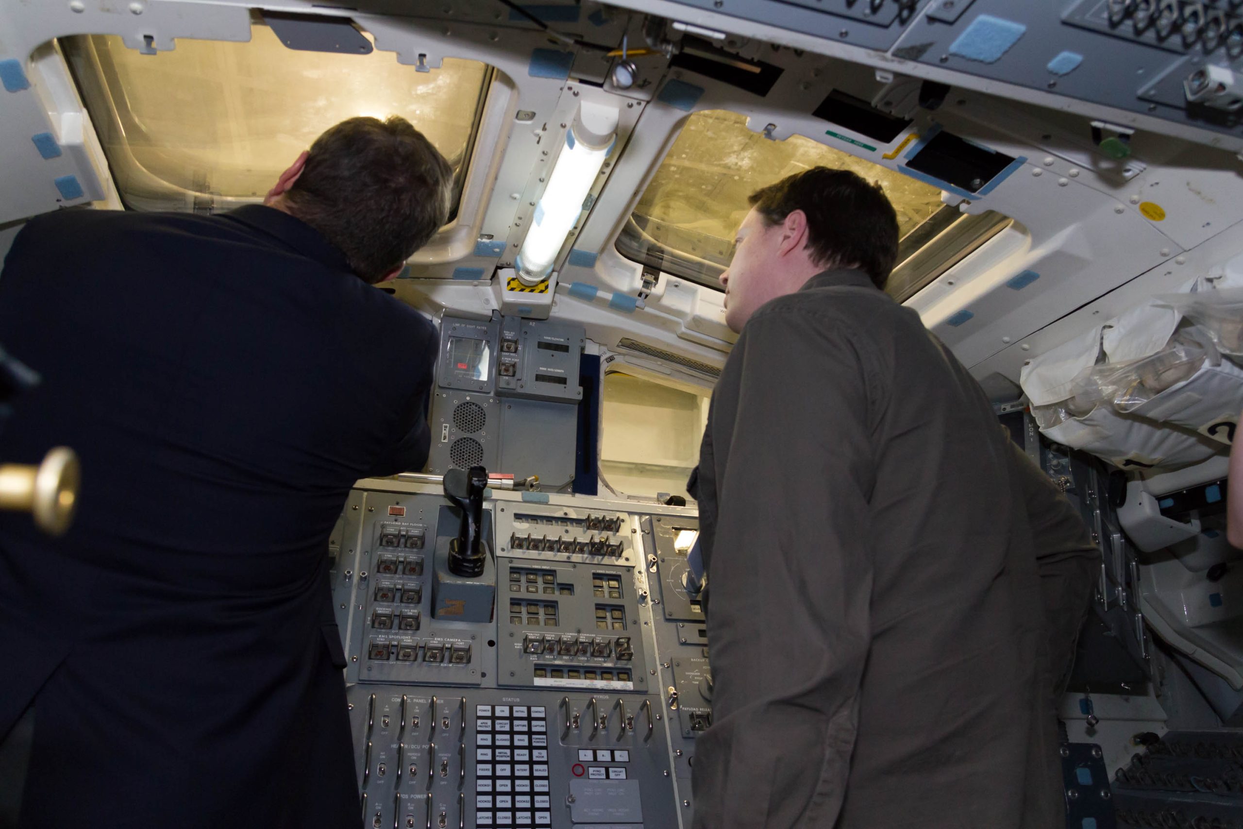 A detailed photo tour of NASA’s space shuttle cockpit trainer - Ars ...