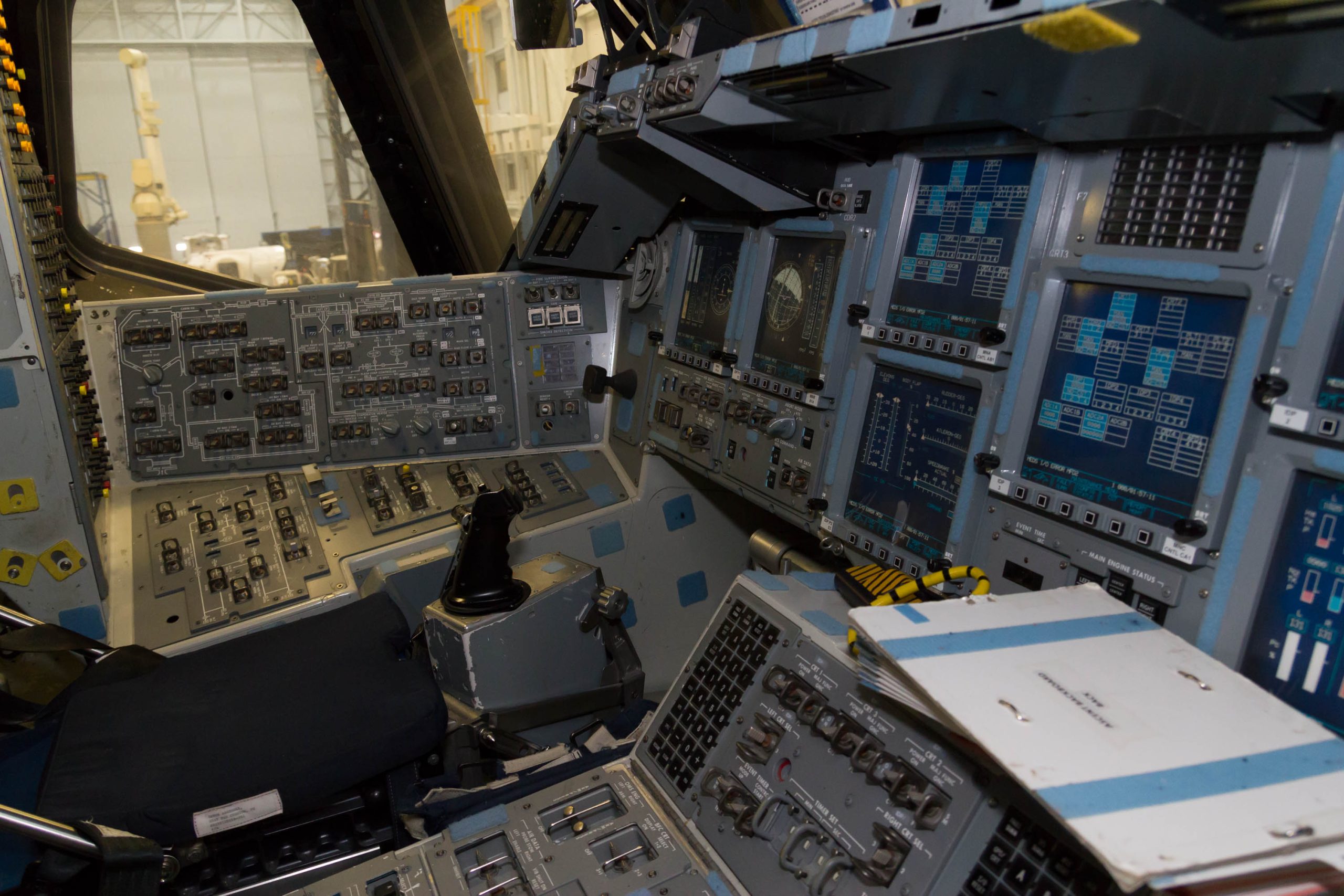 A detailed photo tour of NASA’s space shuttle cockpit trainer - Ars ...