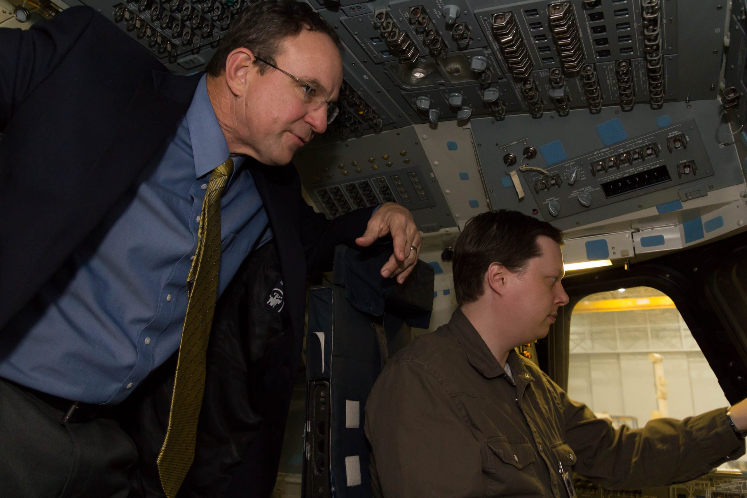 A detailed photo tour of NASA’s space shuttle cockpit trainer - Ars ...