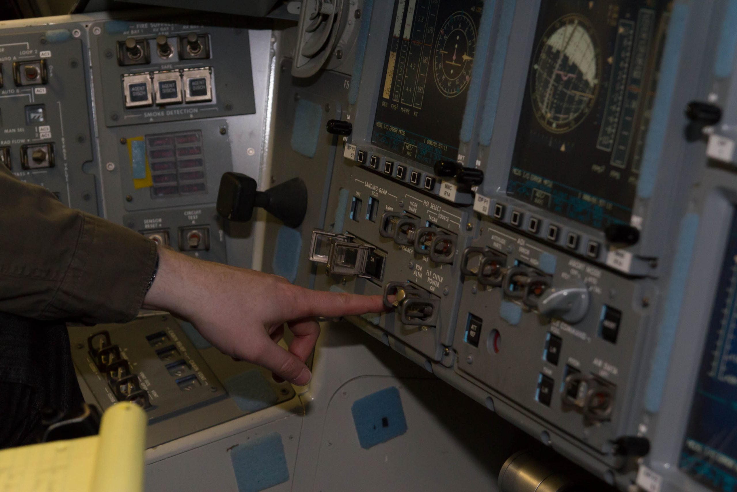 A detailed photo tour of NASA’s space shuttle cockpit trainer - Ars ...