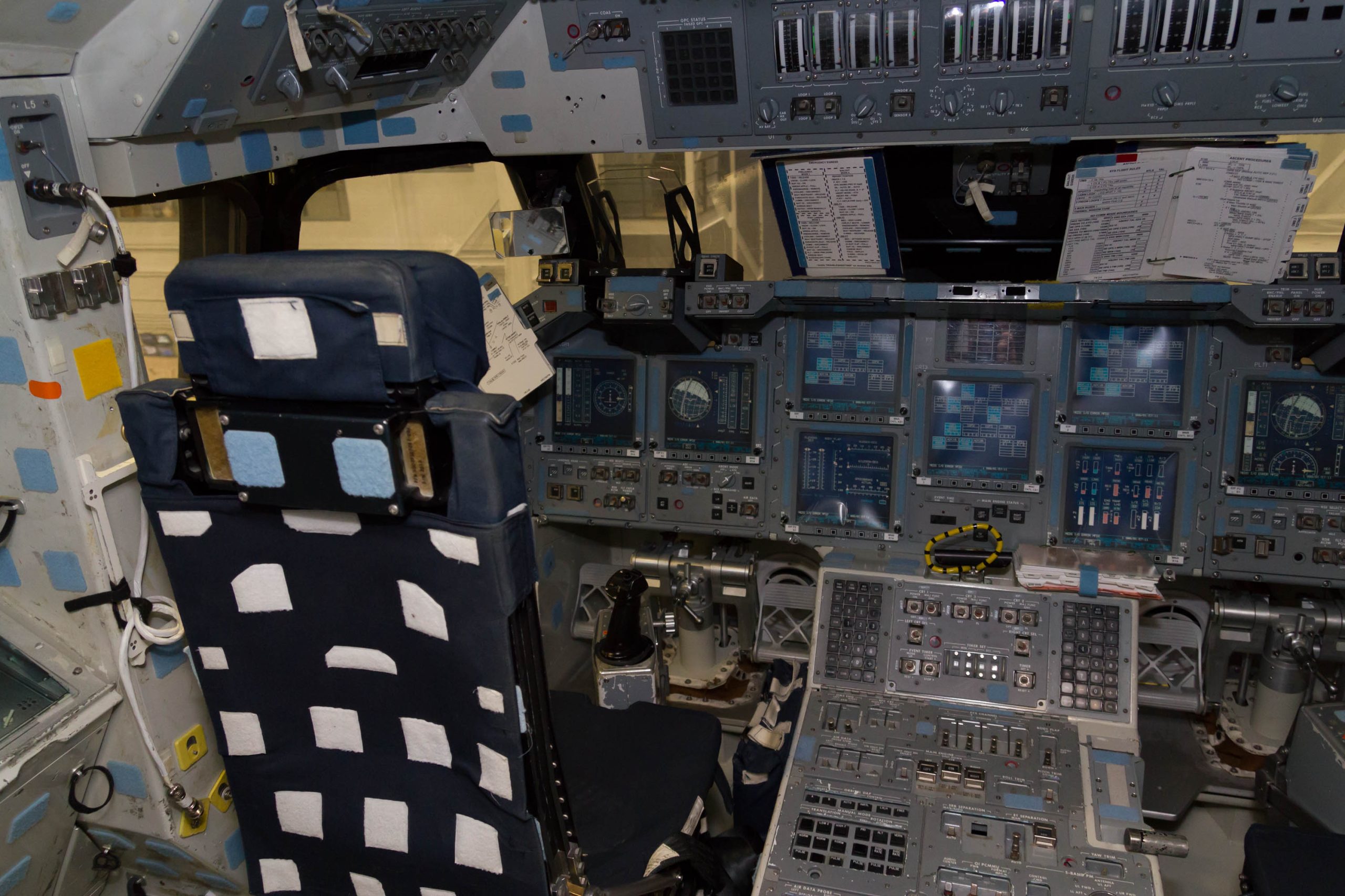 A detailed photo tour of NASA’s space shuttle cockpit trainer - Ars ...