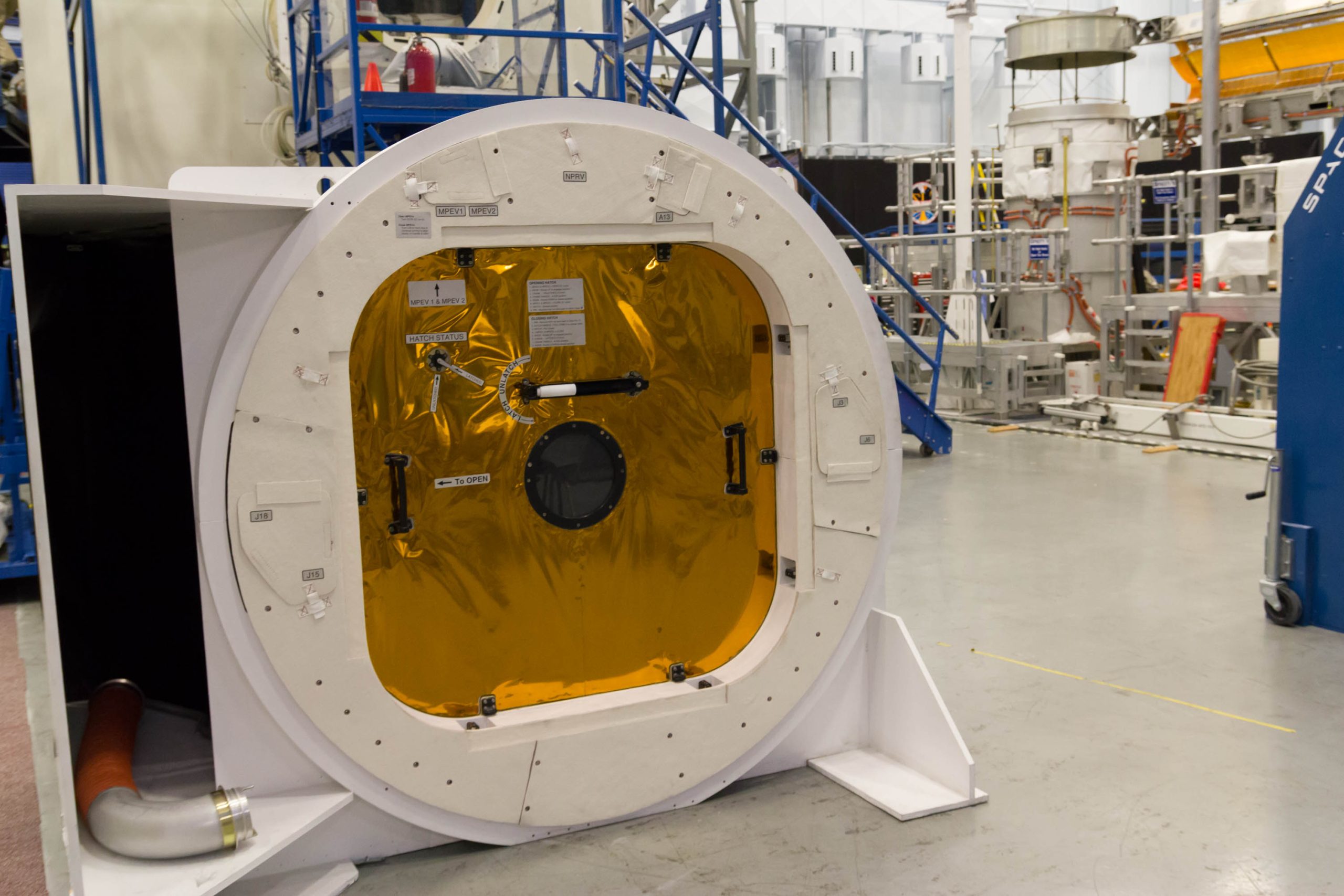 A detailed photo tour of NASA’s space shuttle cockpit trainer - Ars ...