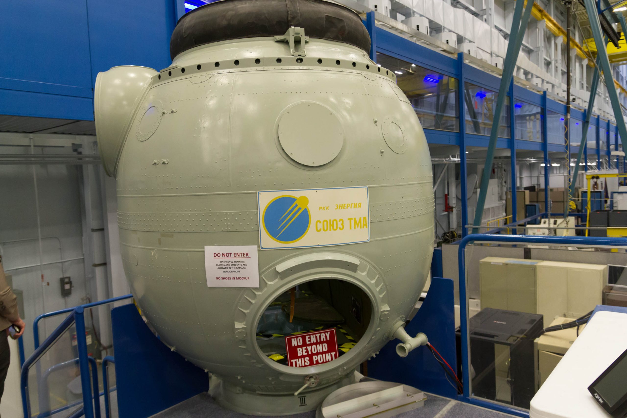 A detailed photo tour of NASA’s space shuttle cockpit trainer - Ars ...