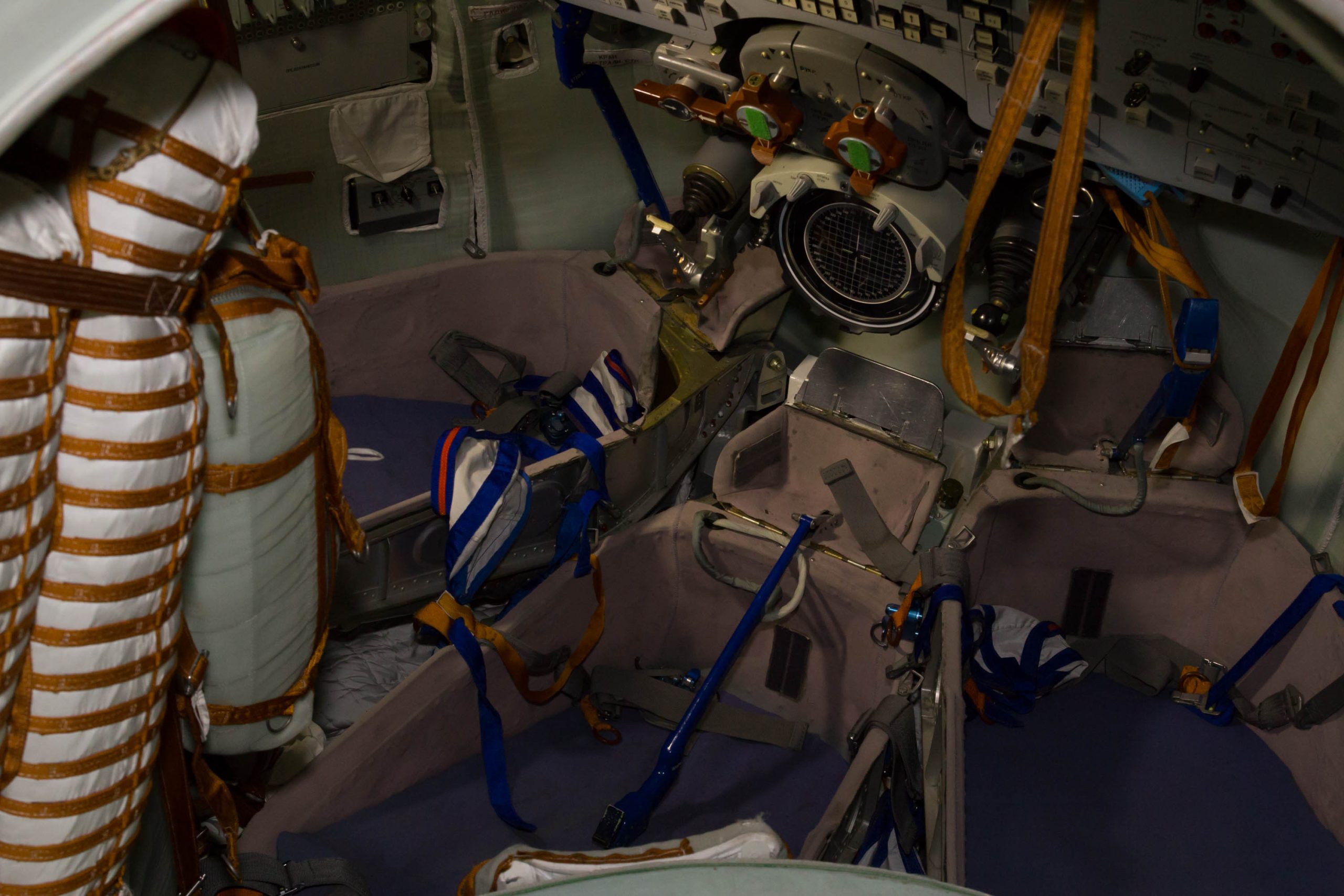 A detailed photo tour of NASA’s space shuttle cockpit trainer - Ars ...