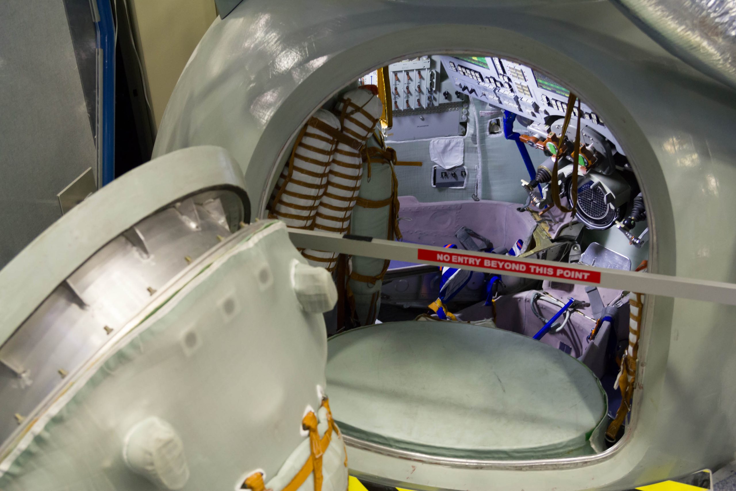 A detailed photo tour of NASA’s space shuttle cockpit trainer - Ars ...