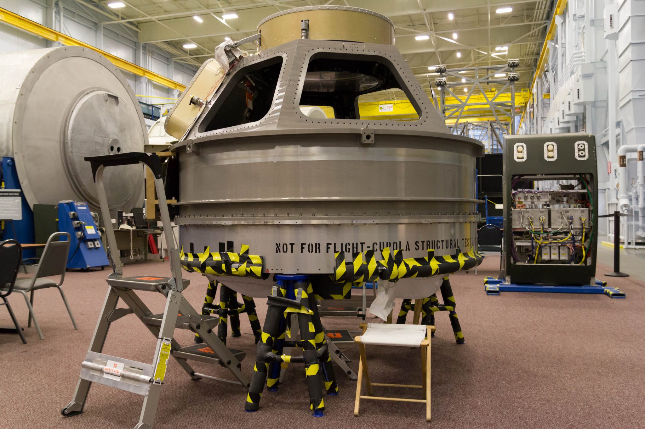 A detailed photo tour of NASA’s space shuttle cockpit trainer - Ars ...