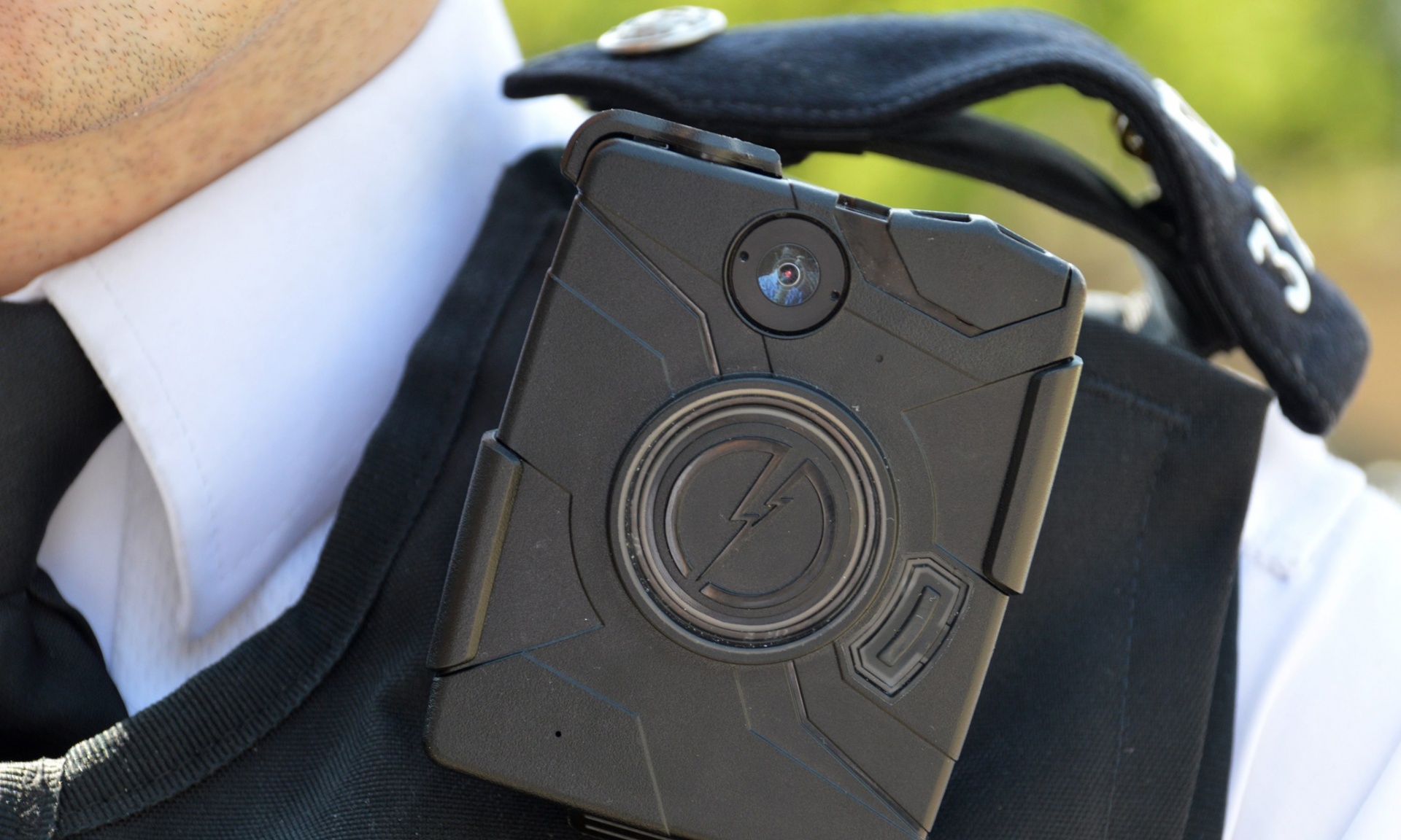 London will equip 20,000 police officers with body cams by next year ...