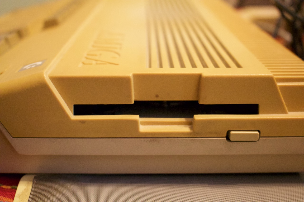 Powering up the past: Ars goes hands-on with the Amiga 500 - Ars Technica