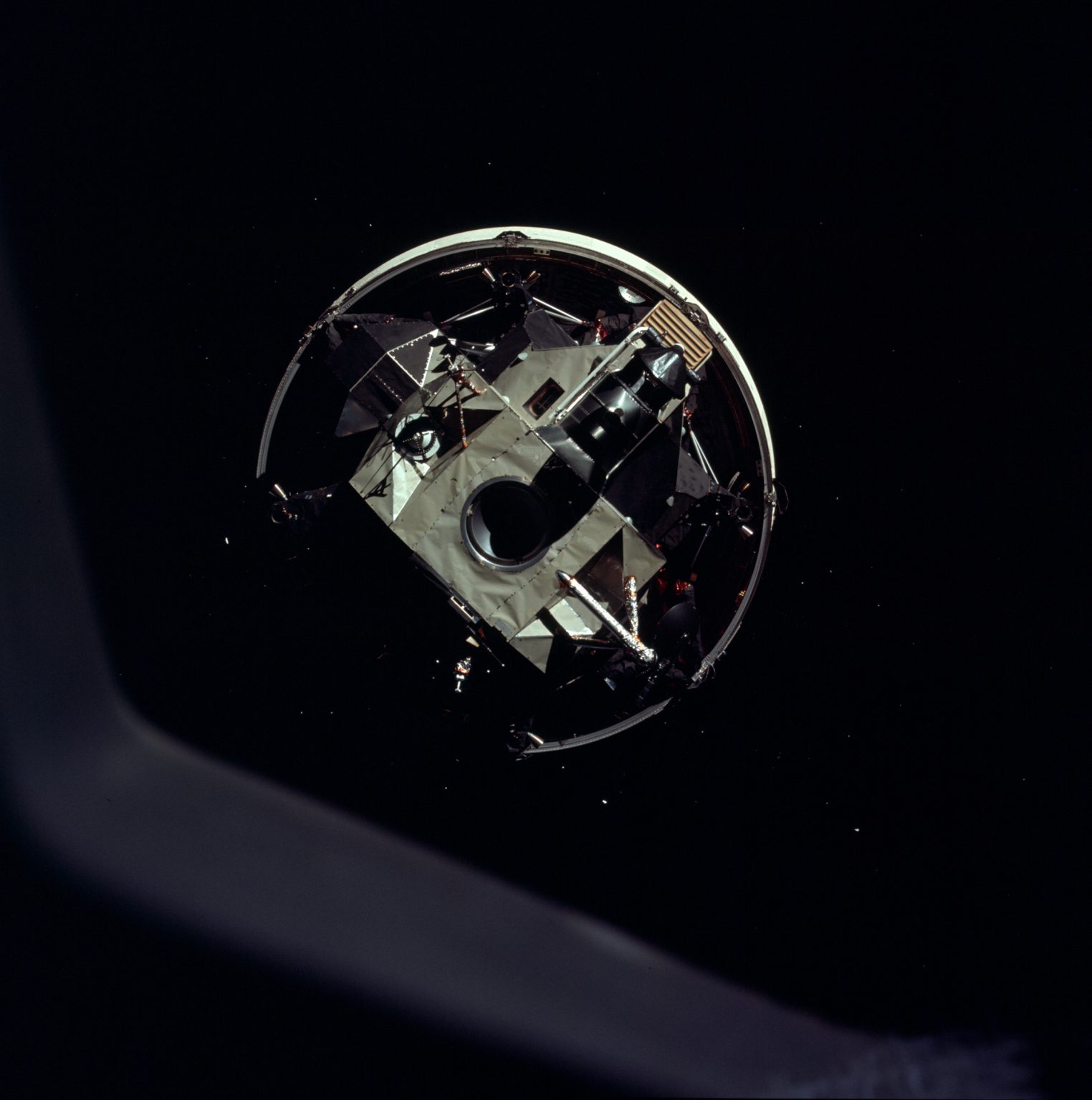 No, a “checklist error” did not almost derail the first moon landing ...