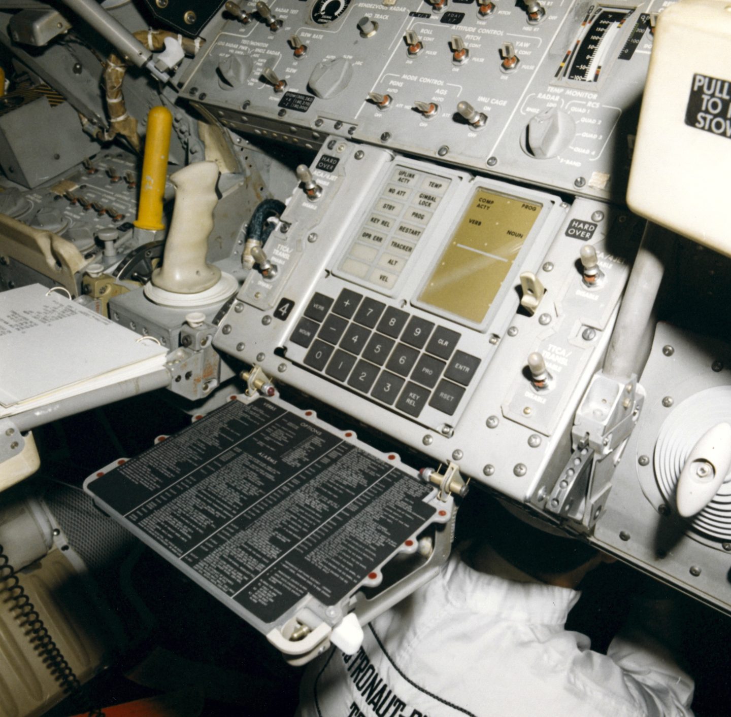 No, a “checklist error” did not almost derail the first moon landing ...