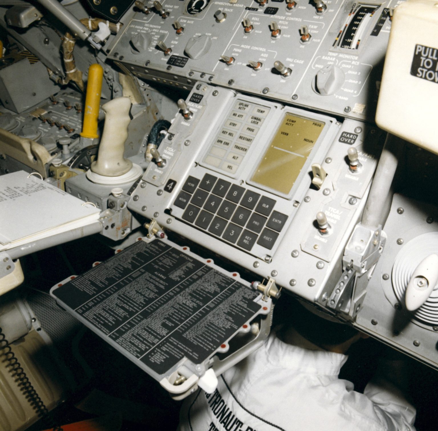 No, a “checklist error” did not almost derail the first moon landing ...